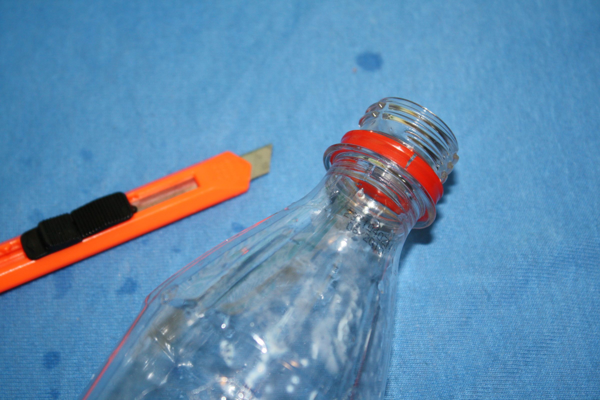 How to Build an Intriguing-looking But Simple Lamp Made of Plastic ...
