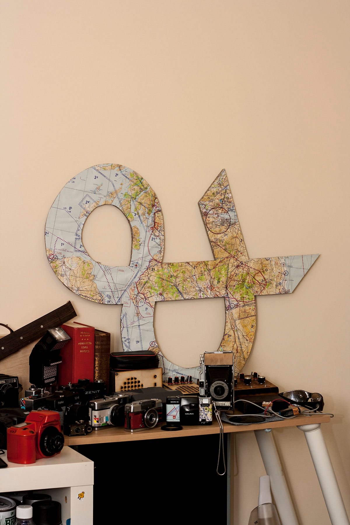 Giant Map Ampersand : 4 Steps (with Pictures) - Instructables