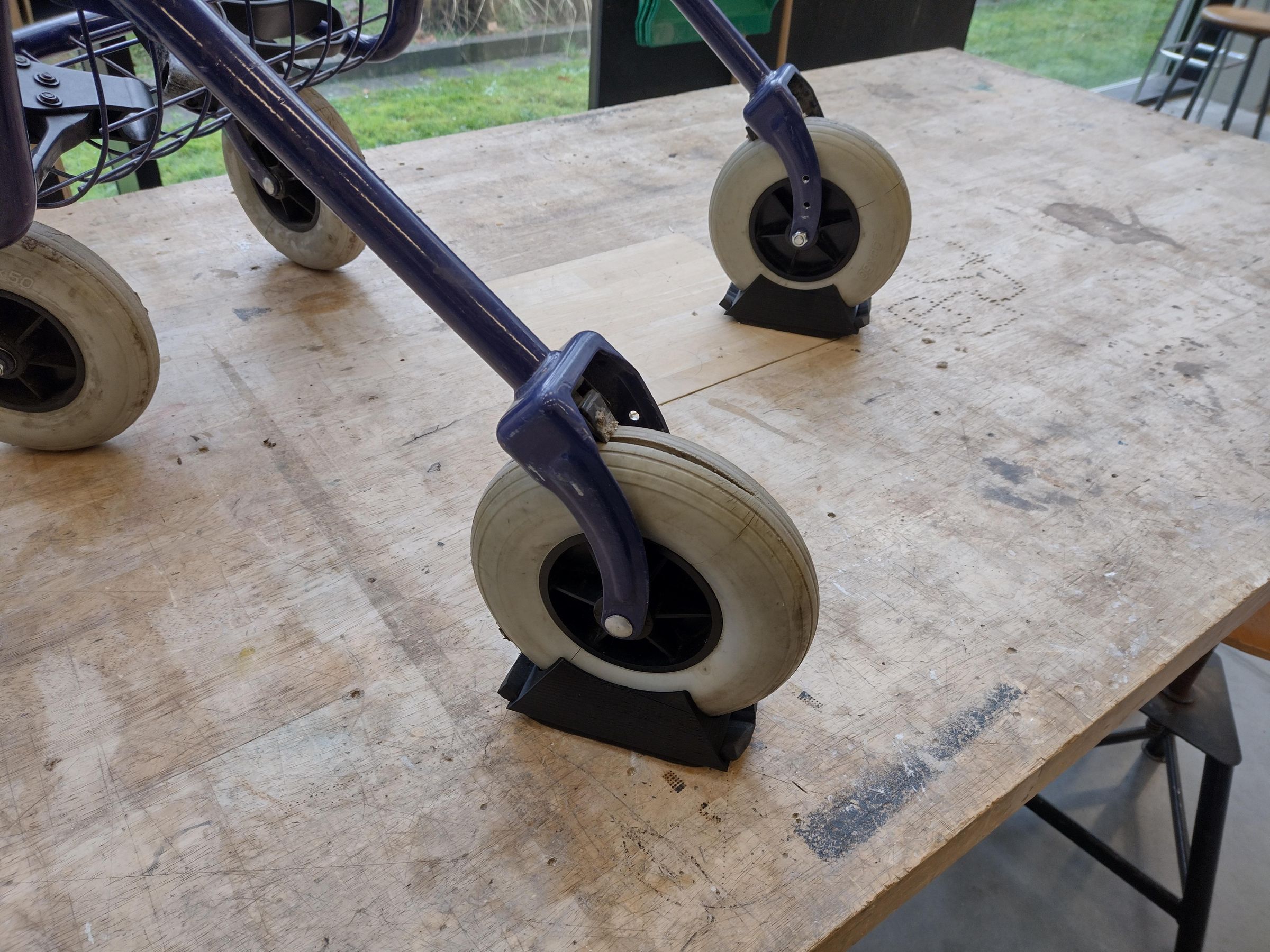 D4E1 - 4-wheeled Walker Feet : 3 Steps - Instructables