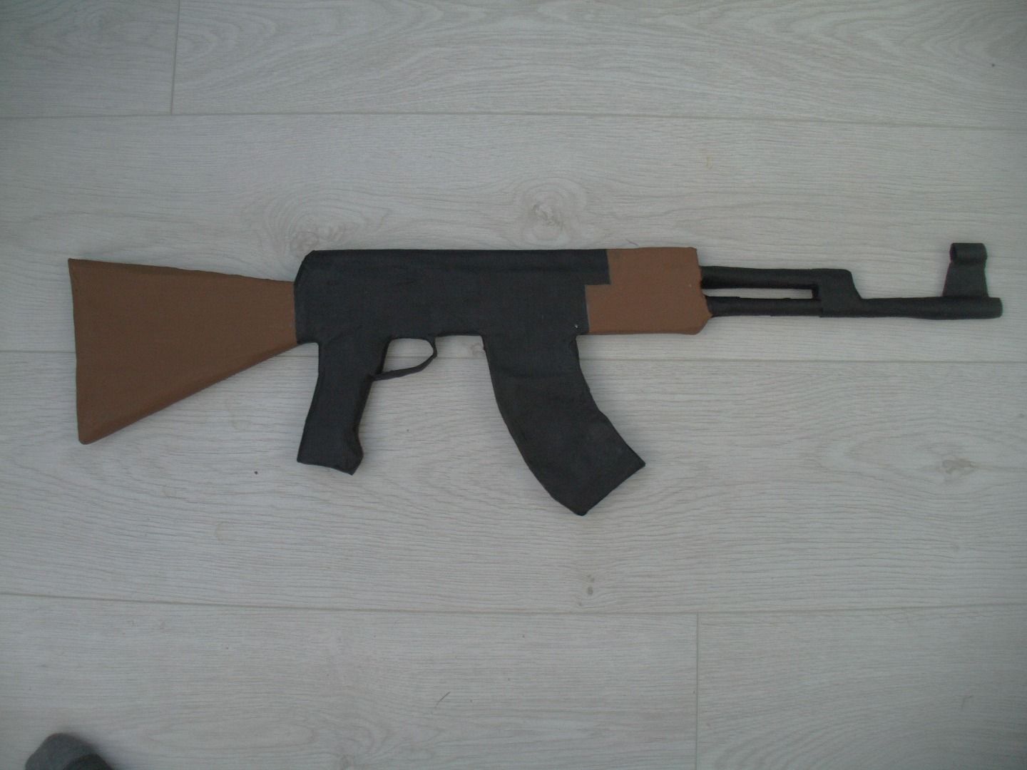Ak-47 Paper Prop : 6 Steps - Instructables