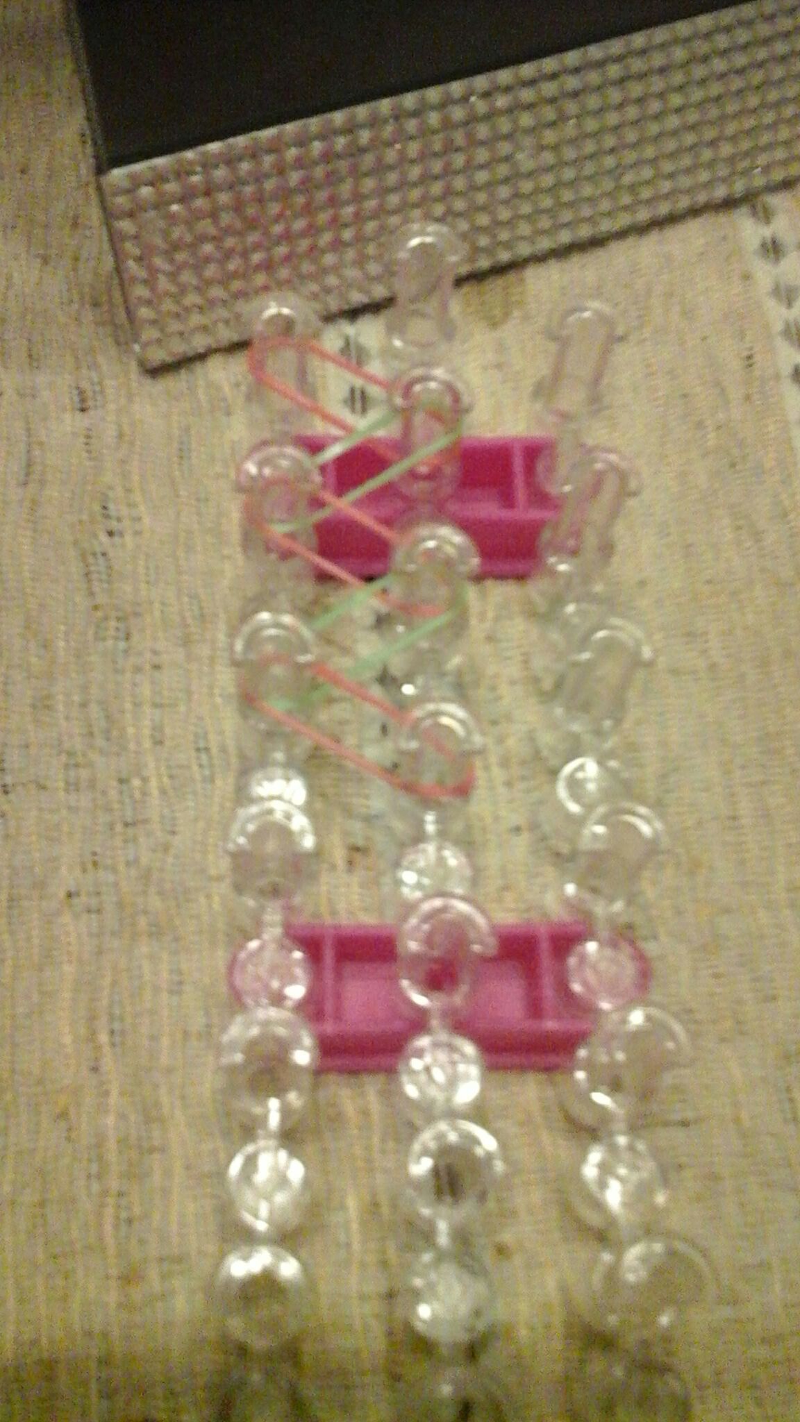 Single Loop Loom Bands : 7 Steps - Instructables