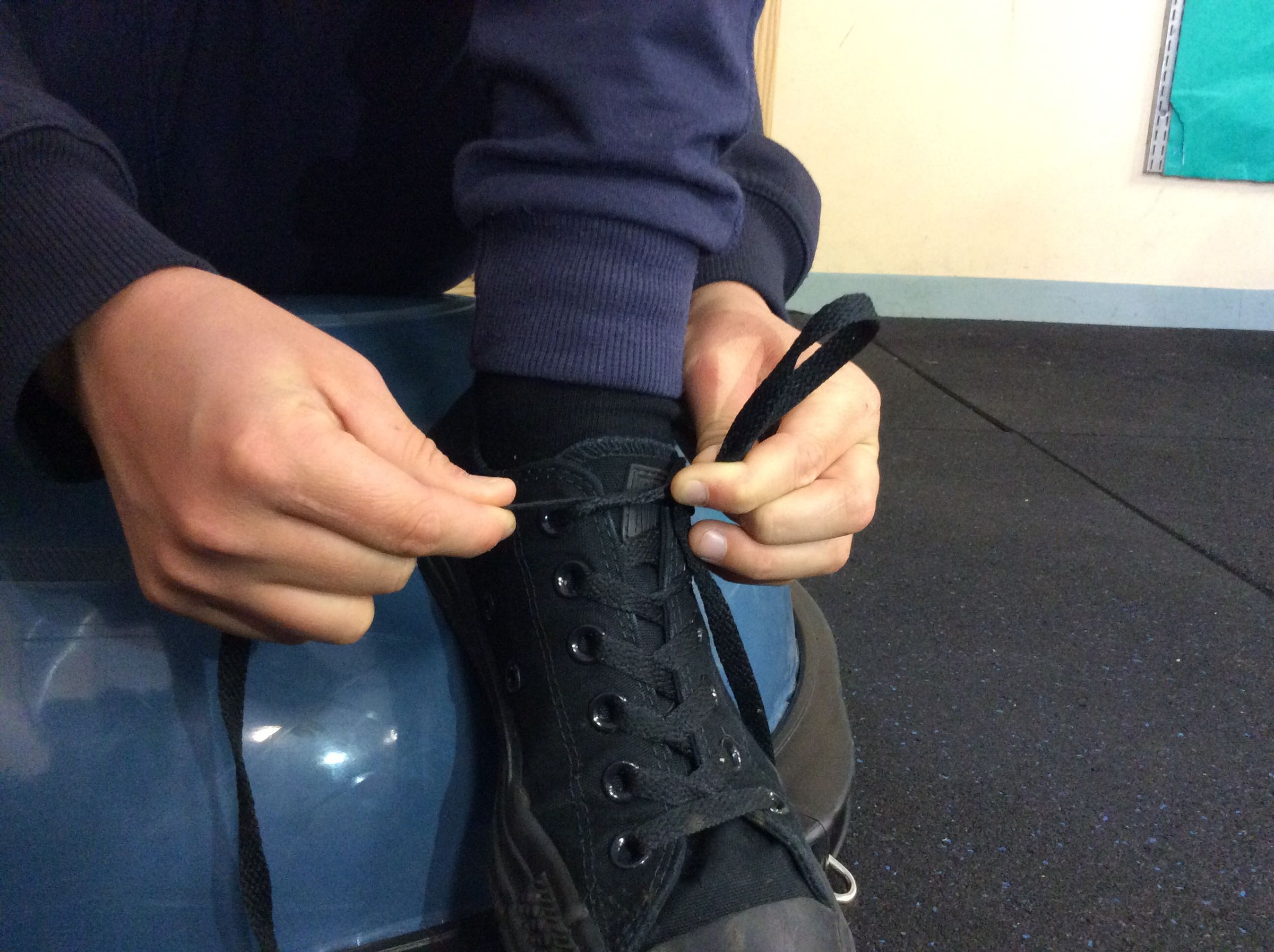 How to Tie Your Shoe Lace : 6 Steps - Instructables