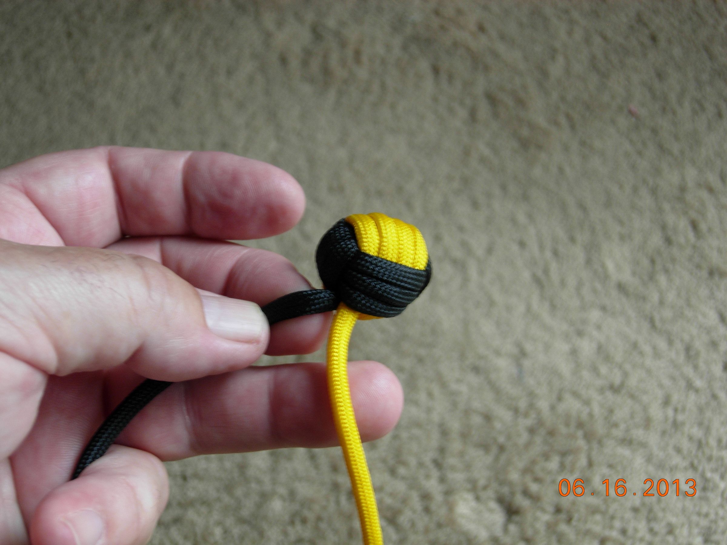 Two Color Monkey Fist Key Fob : 6 Steps - Instructables