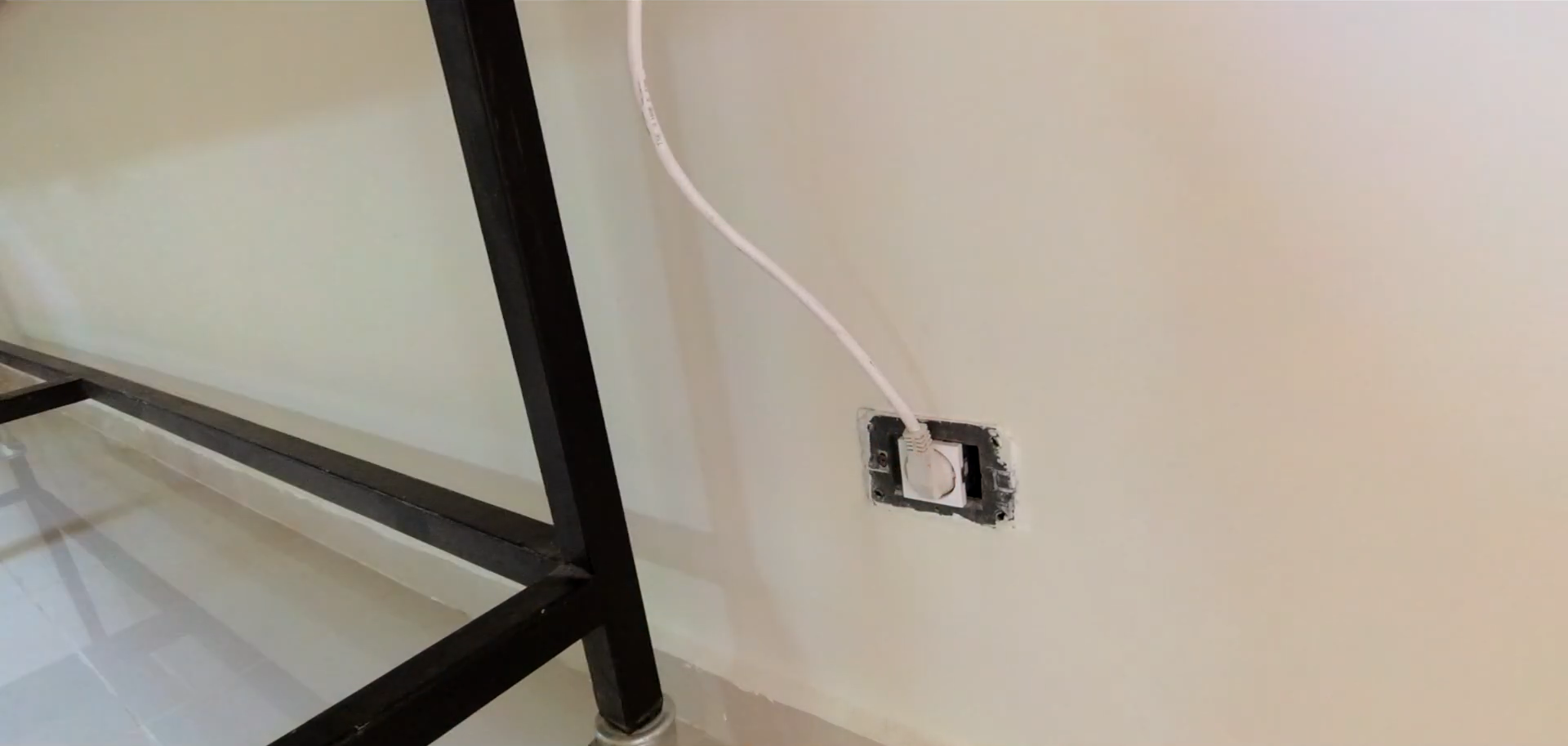 How to Cable Management for Office, Desk, PC, and Garage : 4 Steps ...