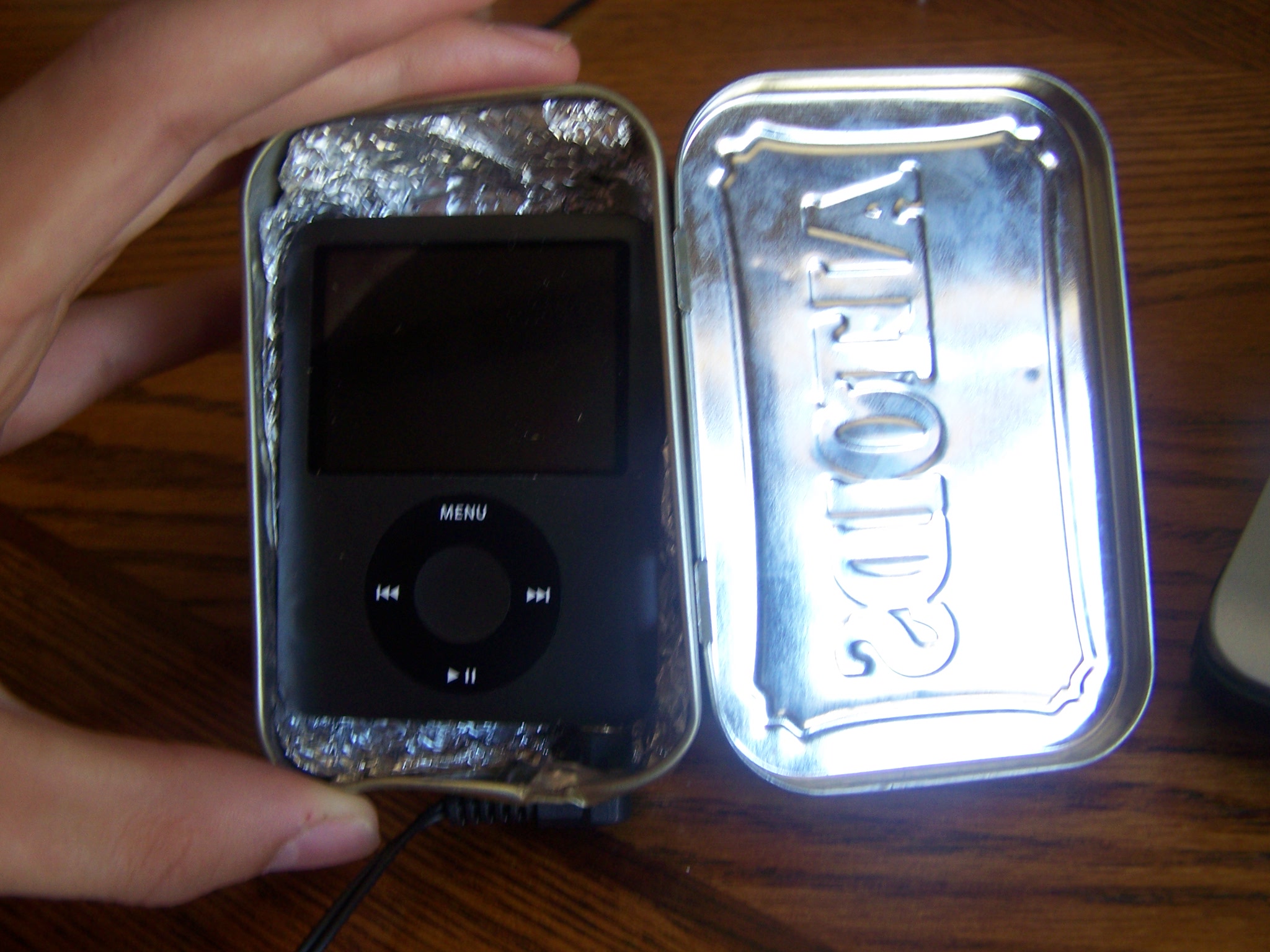 How to Make an Easier Altoids Ipod Case : 4 Steps - Instructables