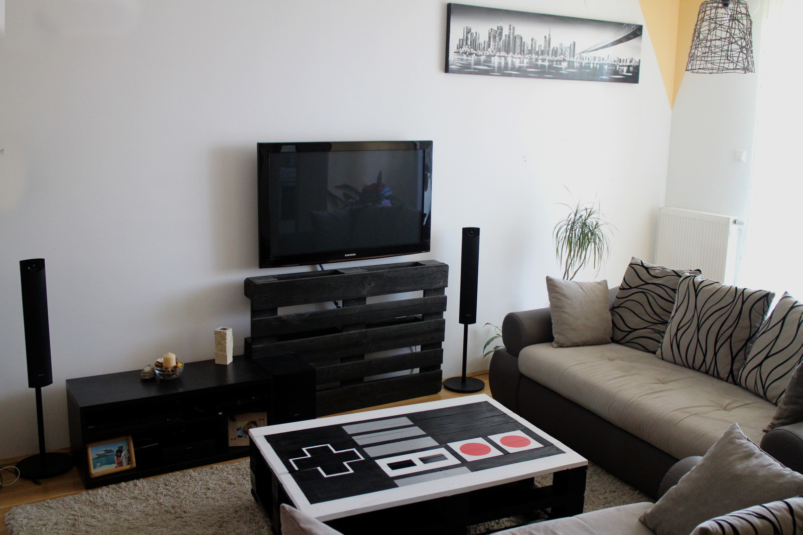 Nintendo NES Pallet Table : 3 Steps (with Pictures) - Instructables