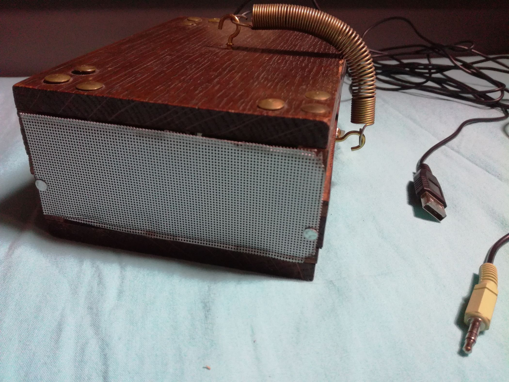 Retro Noise-o-box Speaker : 5 Steps (with Pictures) - Instructables