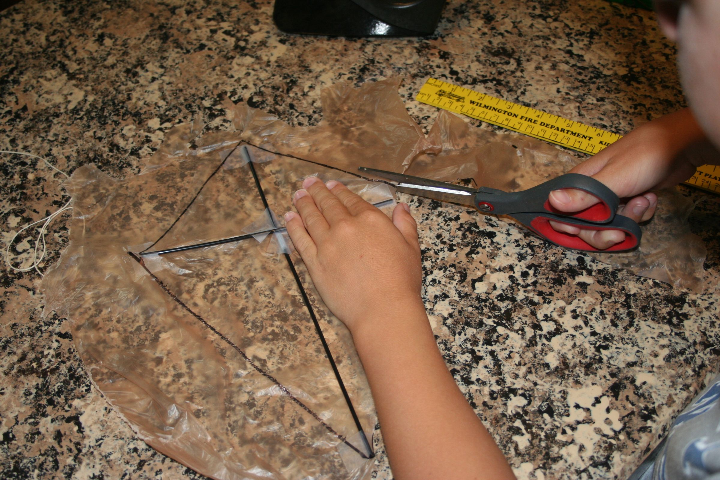 Build Your Own Mini Kite : 9 Steps (with Pictures) - Instructables