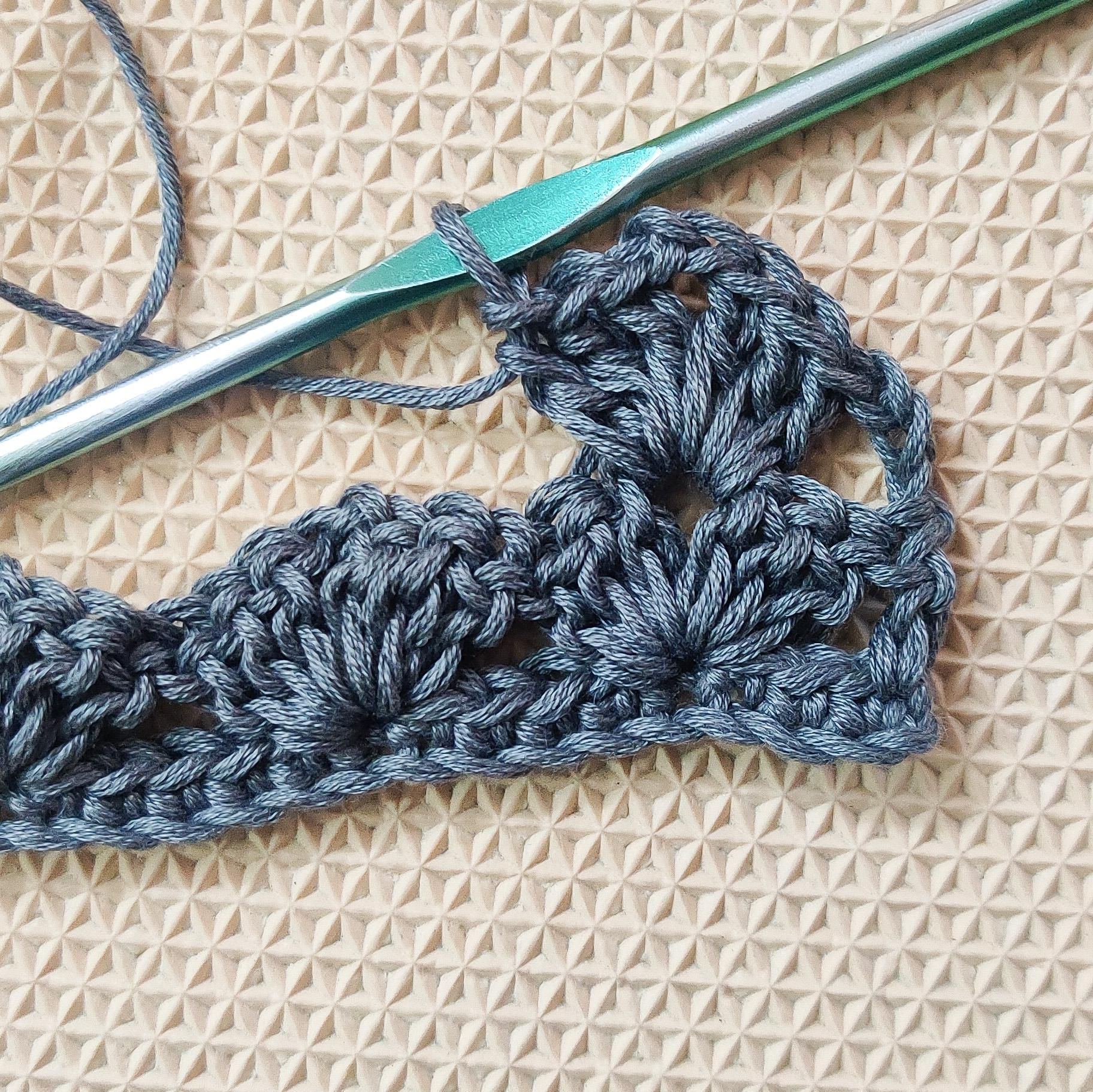 Easy Crochet Table Runner Pattern With Shell Stitch : 6 Steps (with ...