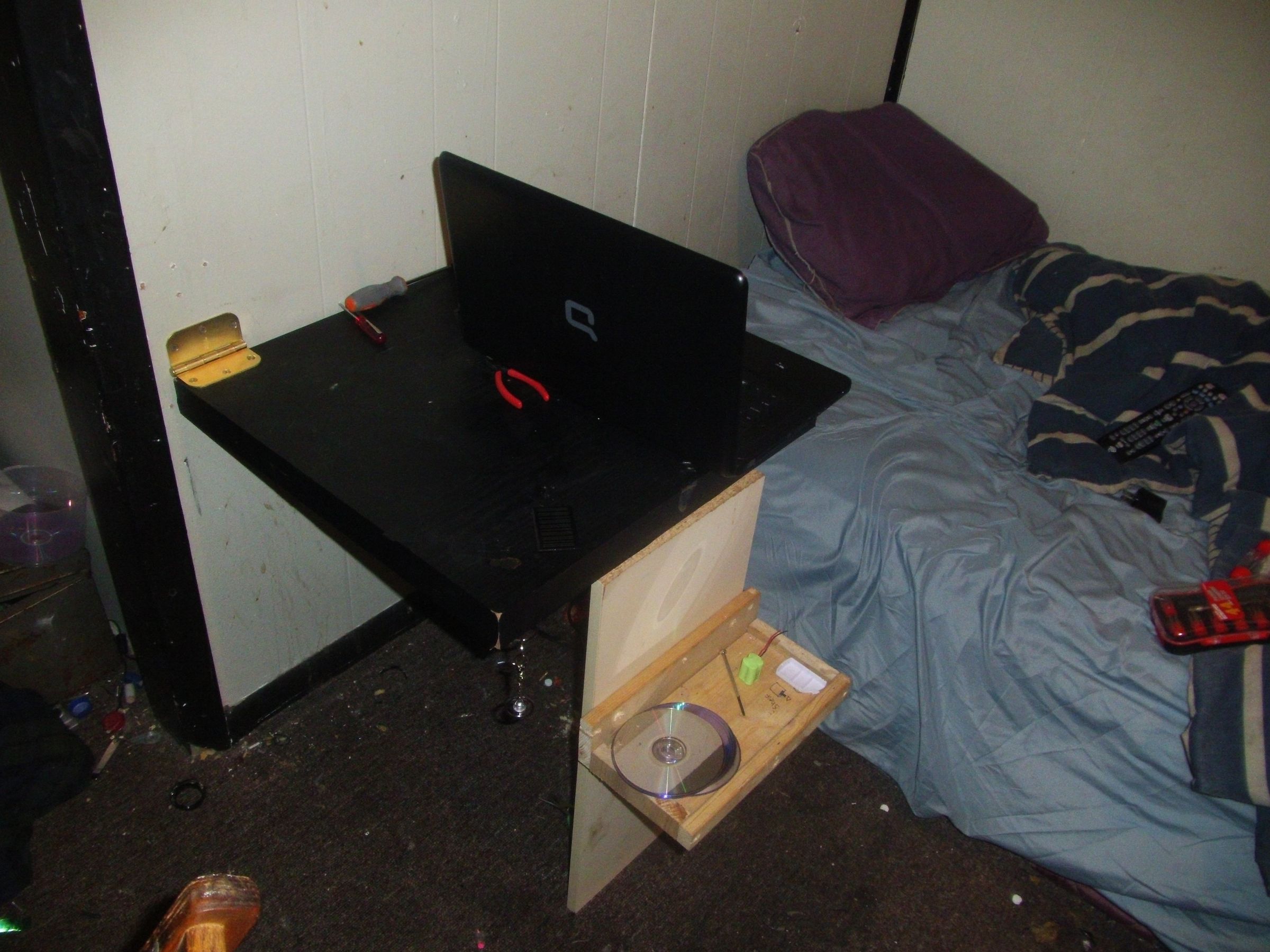 Quick Foldable Bedside Table in 3 Steps! - Instructables