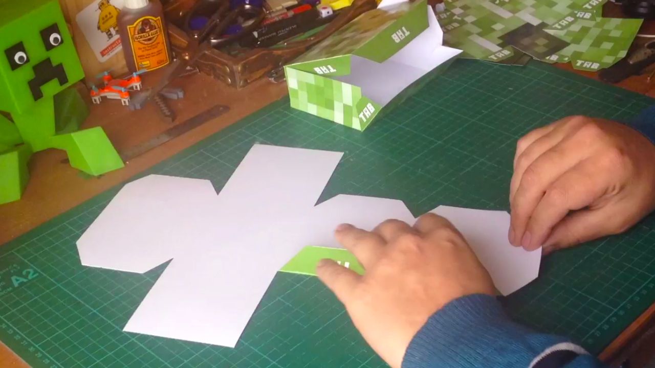 Making a Large Creeper Using Papercraft : 4 Steps - Instructables