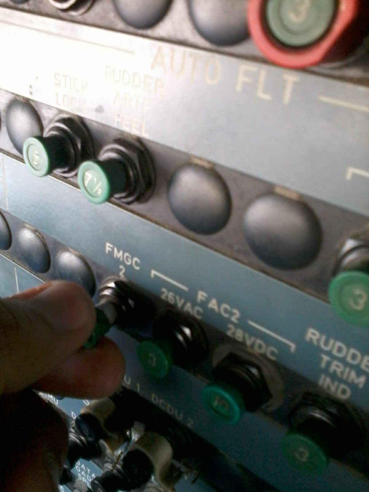 A320 NAV Database Update : 4 Steps (with Pictures) - Instructables