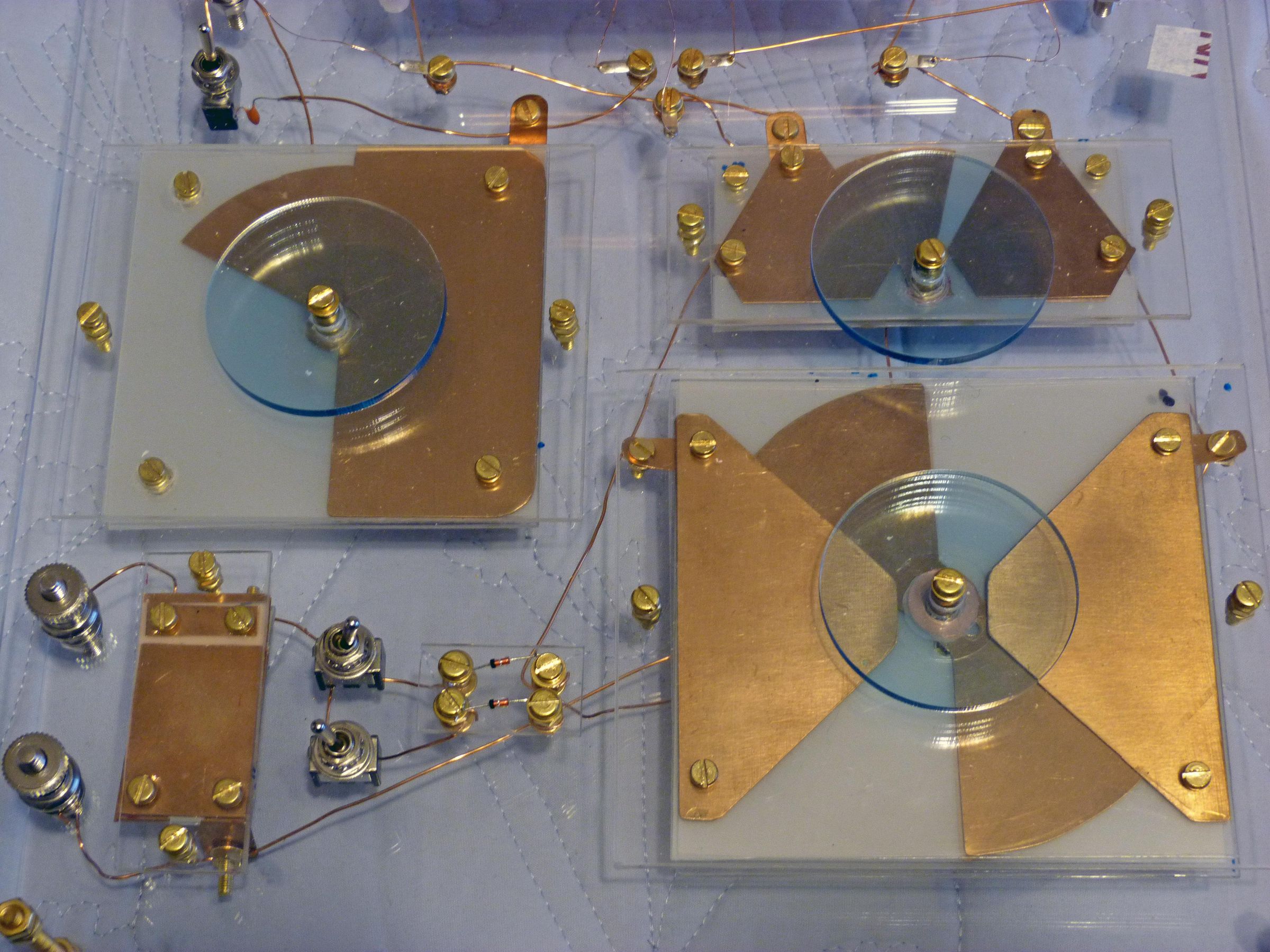 Variable Capacitor for a Crystal Set : 15 Steps (with Pictures ...