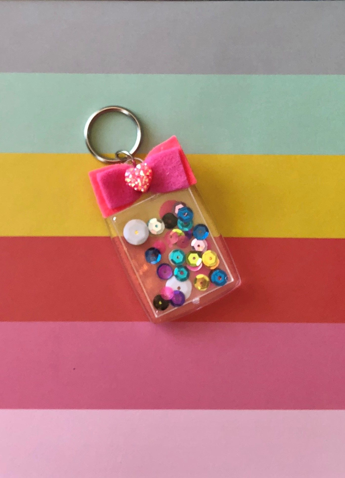DIY Confetti Keychain : 4 Steps - Instructables
