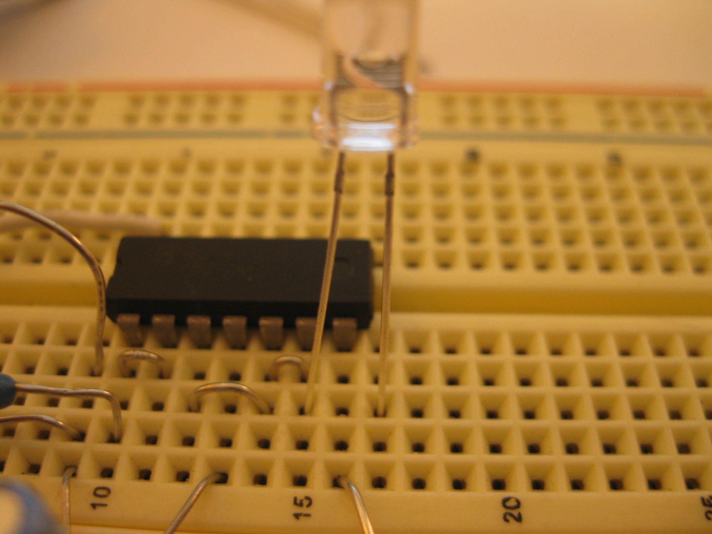 How to Make an Alternating LED Flasher : 6 Steps - Instructables