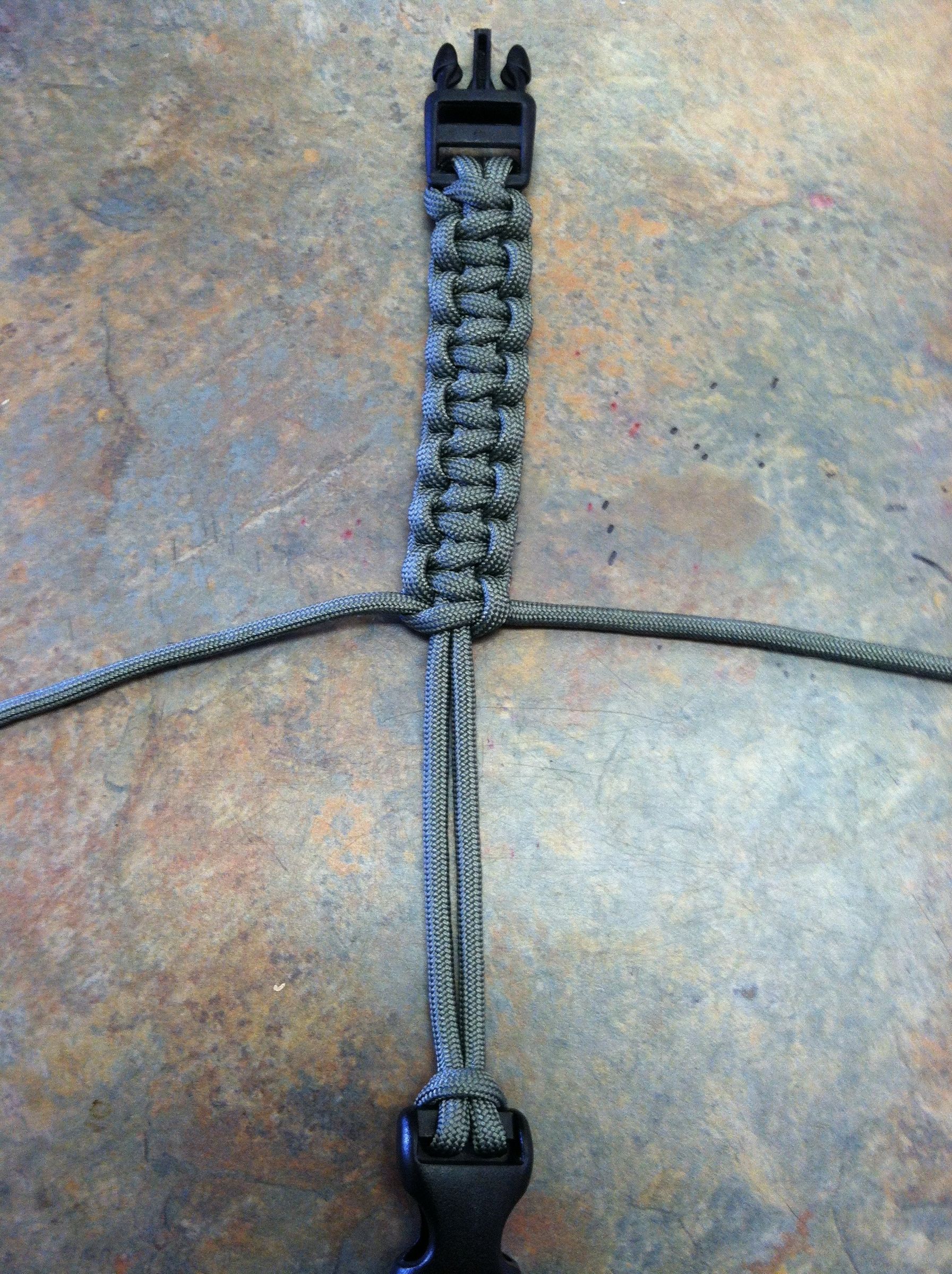 Paracord Bracelet (Tutorial) : 10 Steps - Instructables