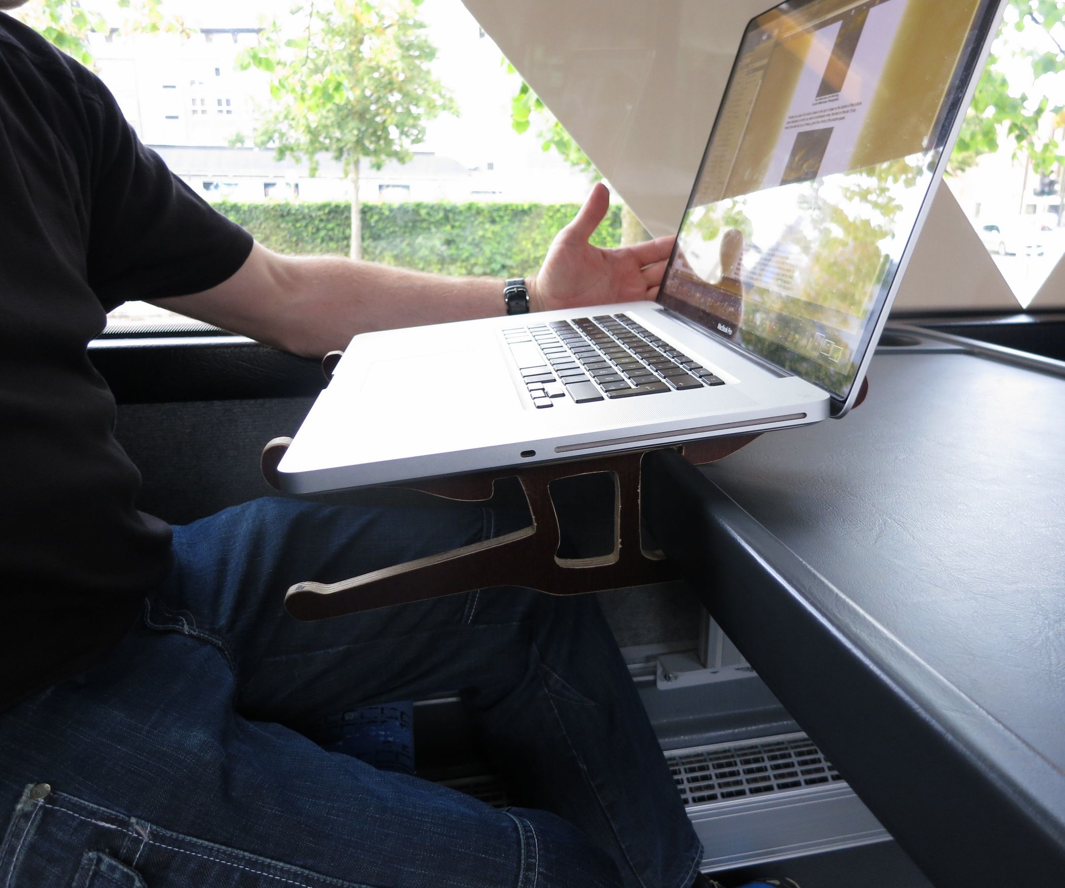Travel PC Table for Commuters : 5 Steps (with Pictures) - Instructables
