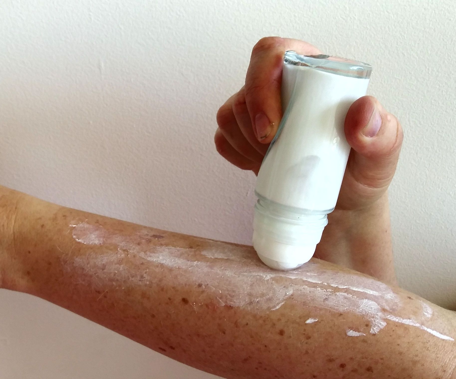 Efficent Tidy Sunscreen Applicator : 3 Steps (with Pictures ...