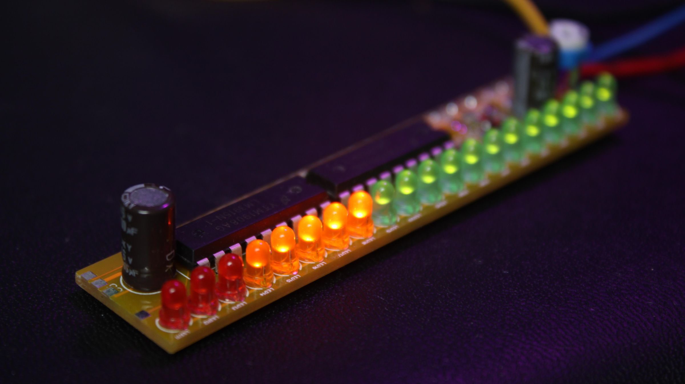 Simple 20 LED Vu Meter Using LM3915 : 6 Steps - Instructables