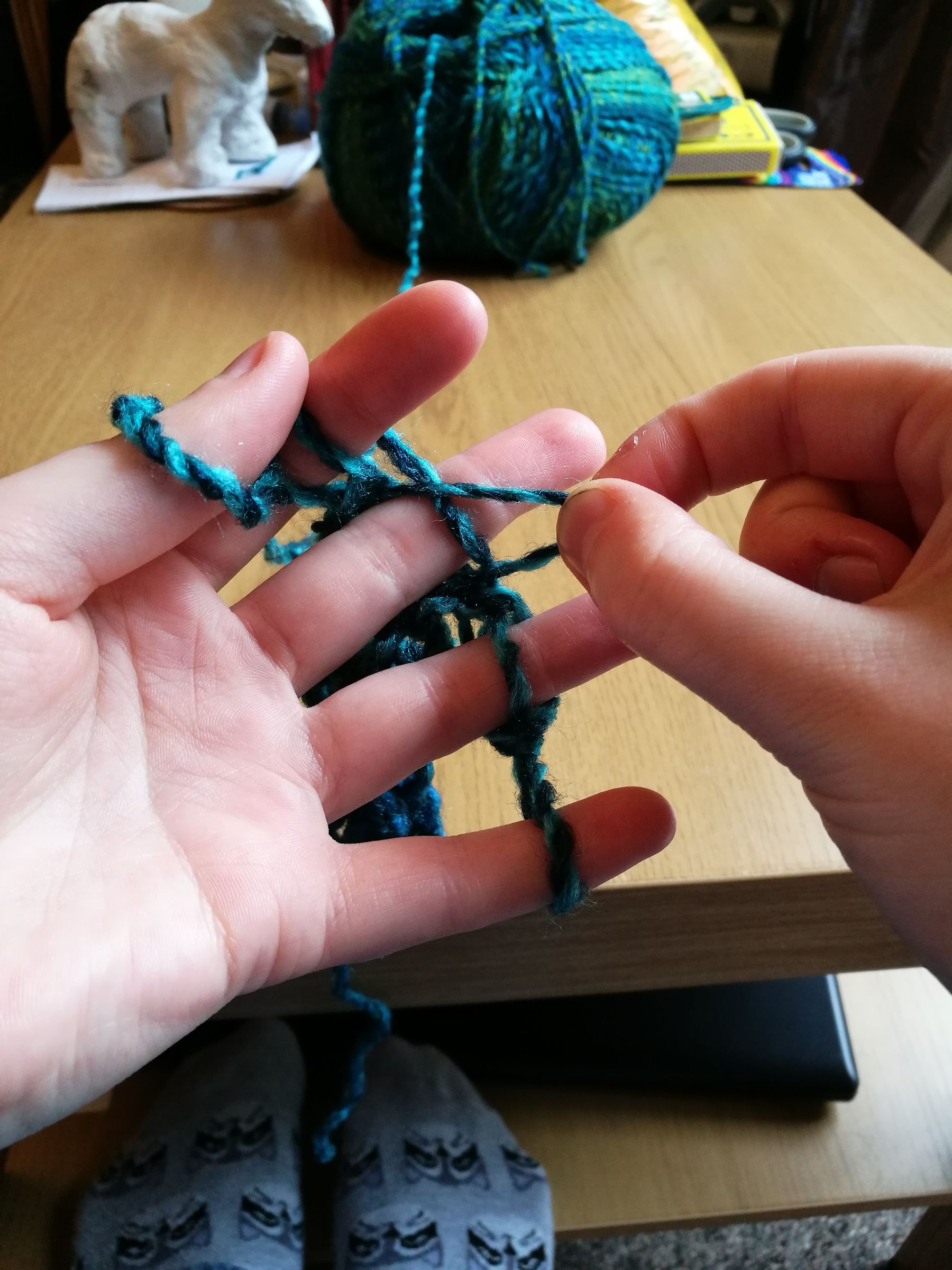Super Simple Finger Knitting : 4 Steps (with Pictures) - Instructables