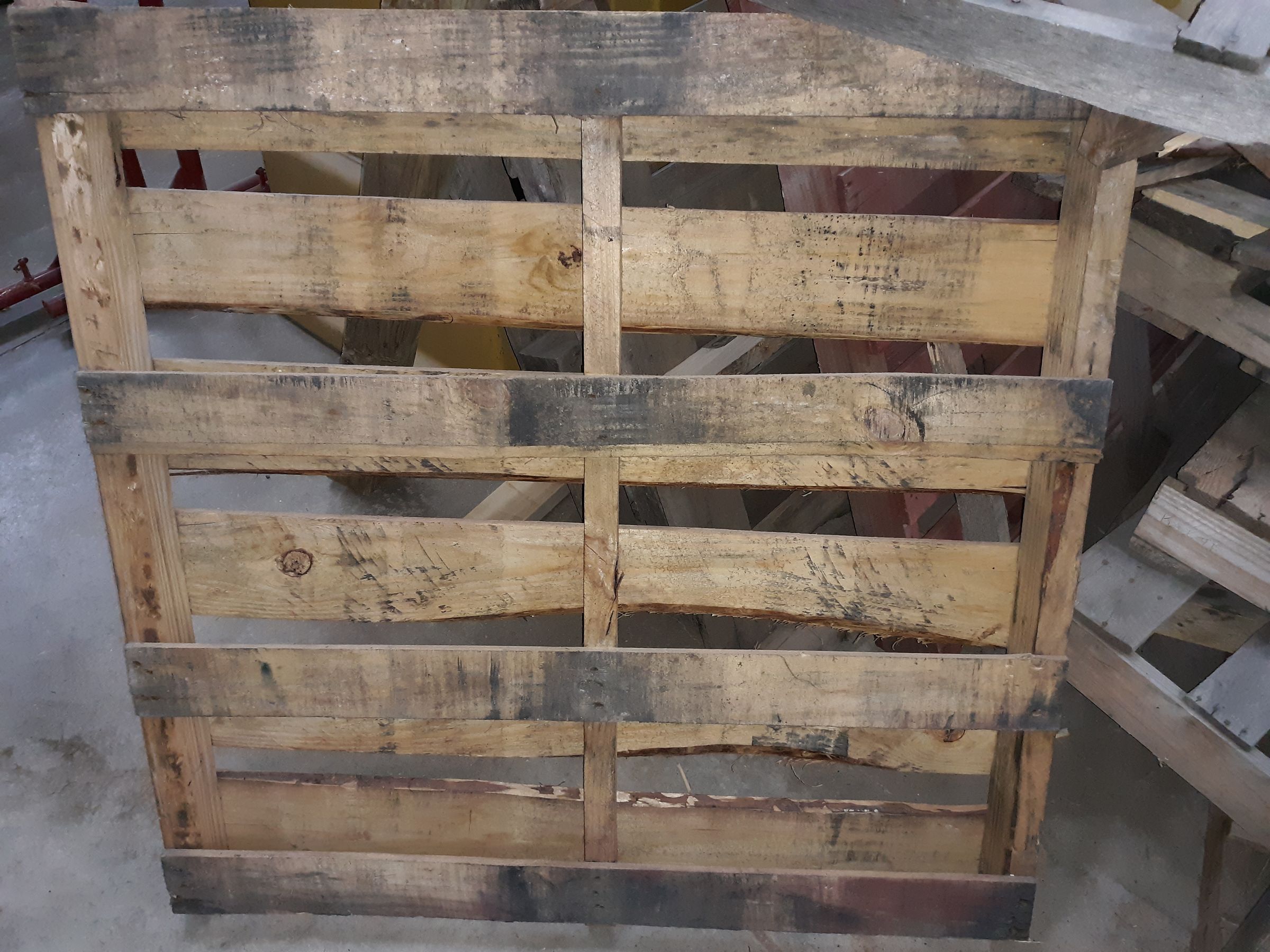 Old Pallet to Pallet Shelf : 4 Steps - Instructables