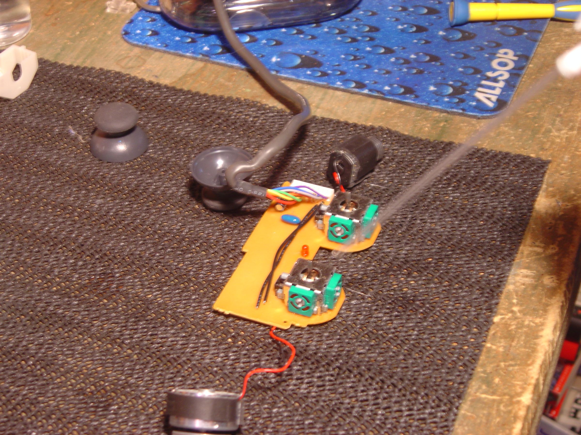 Clean Your DualShock Controller : 9 Steps - Instructables