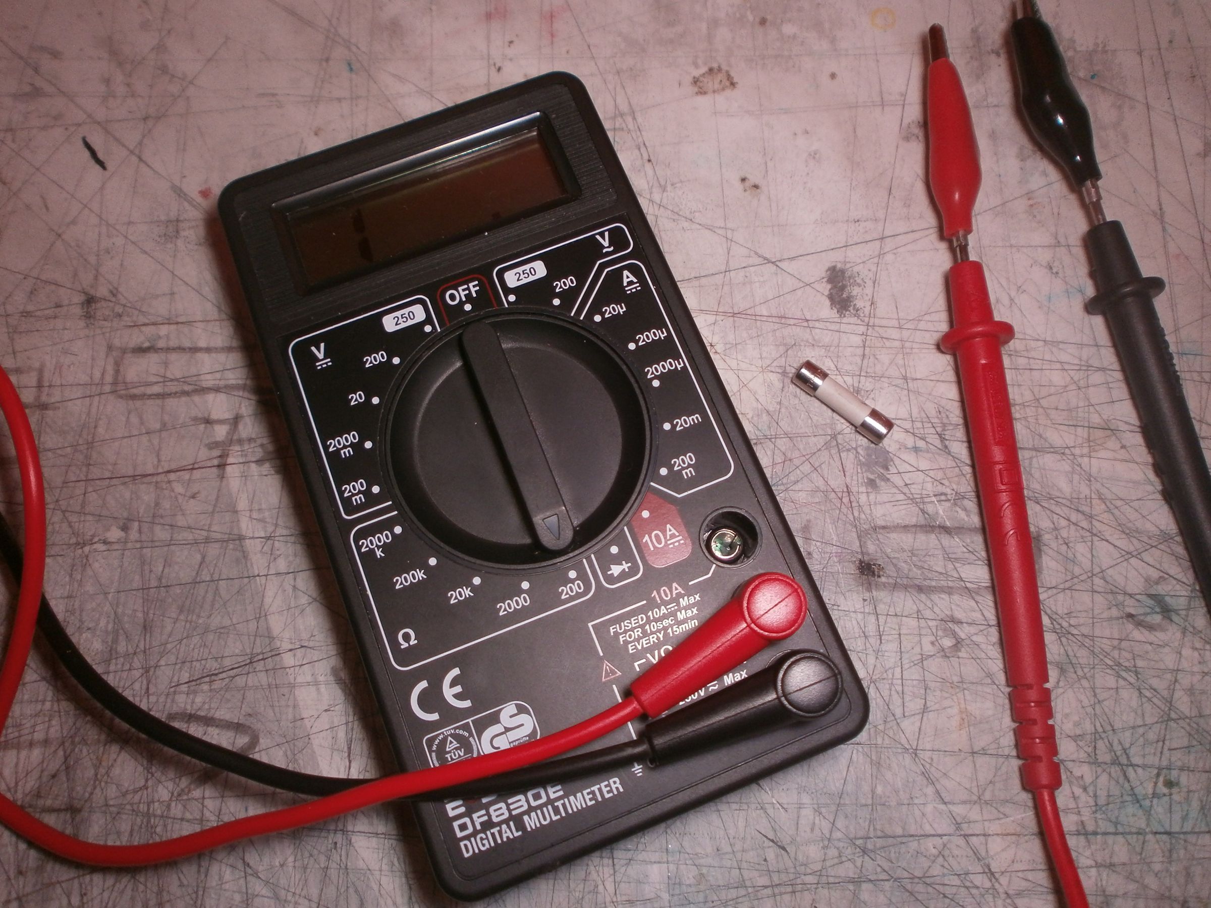 How to Identify and Replace a Blown Fuse : 4 Steps - Instructables