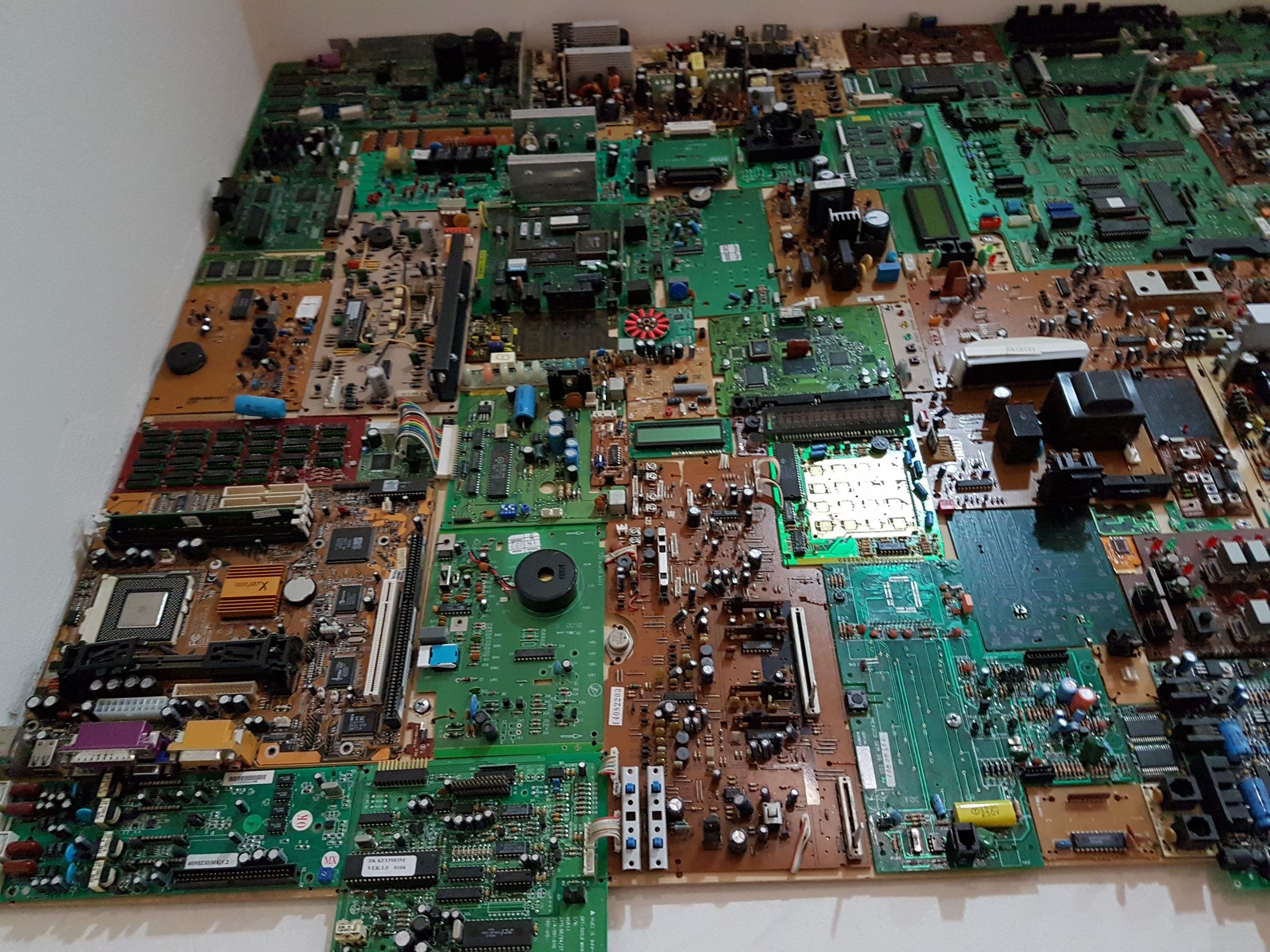 PCB Circuit Wall : 7 Steps (with Pictures) - Instructables