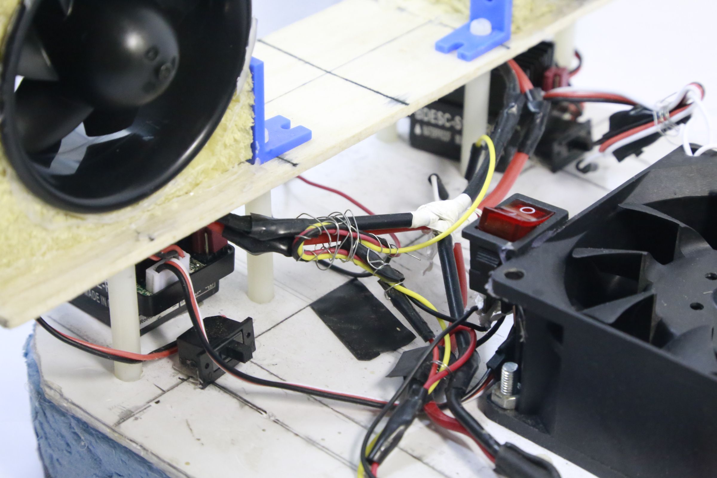 Remote-controlled Hovercraft. by AnTiProcrastination : 7 Steps - Instructables