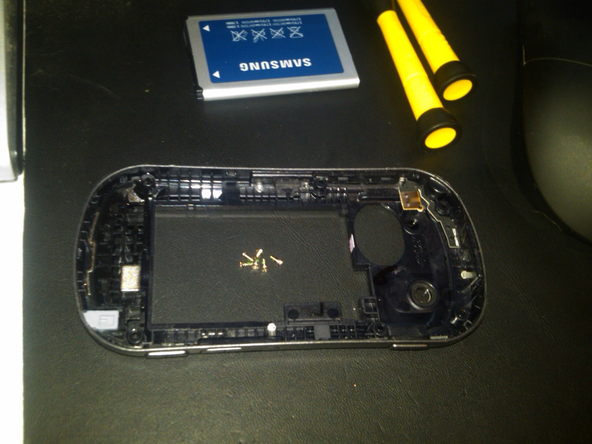 Samsung Intensity 2 U460 LCD Replacement : 7 Steps - Instructables