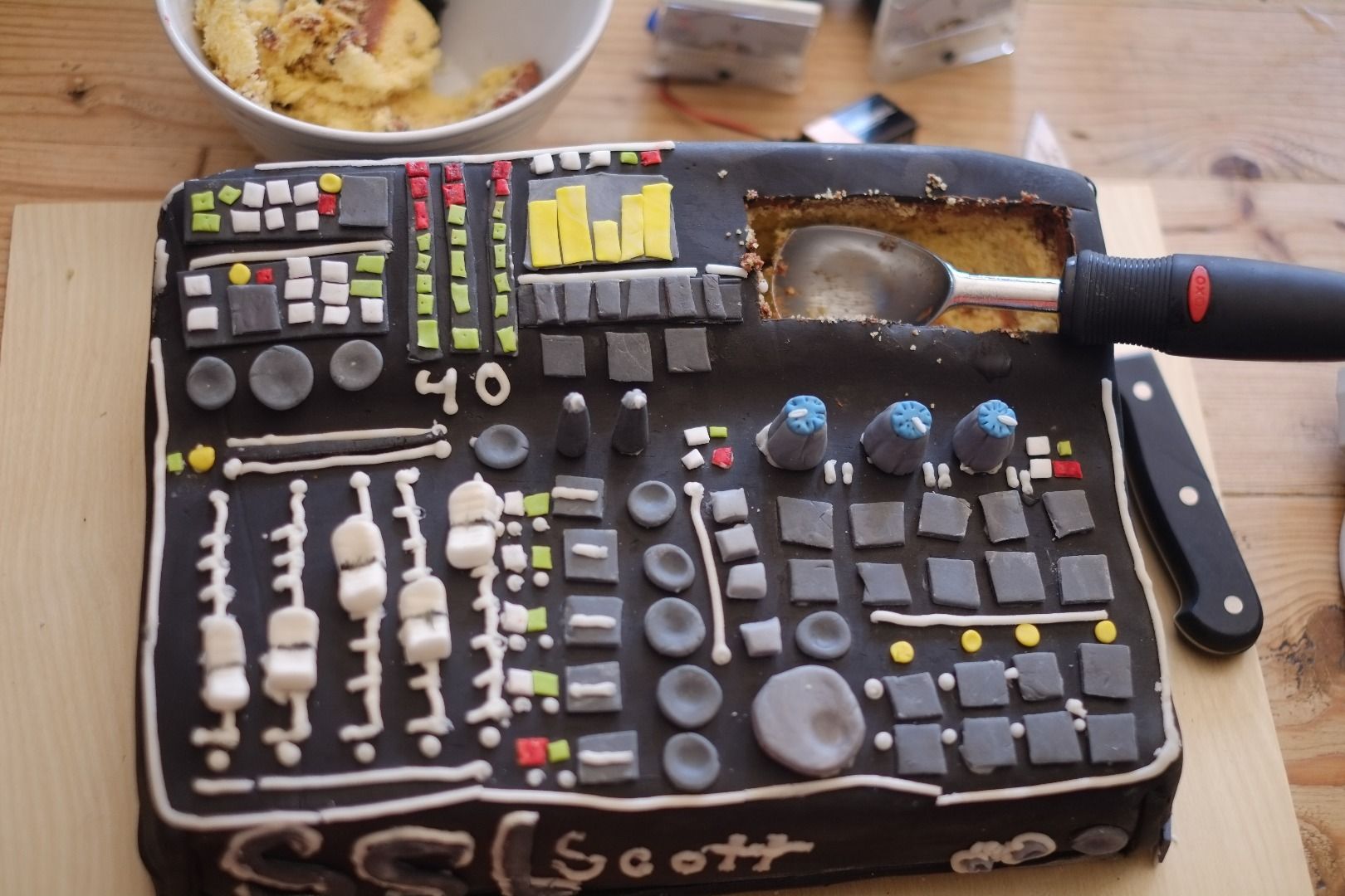 Soundboard Cake With Working Volt Meters : 12 Steps (with Pictures ...