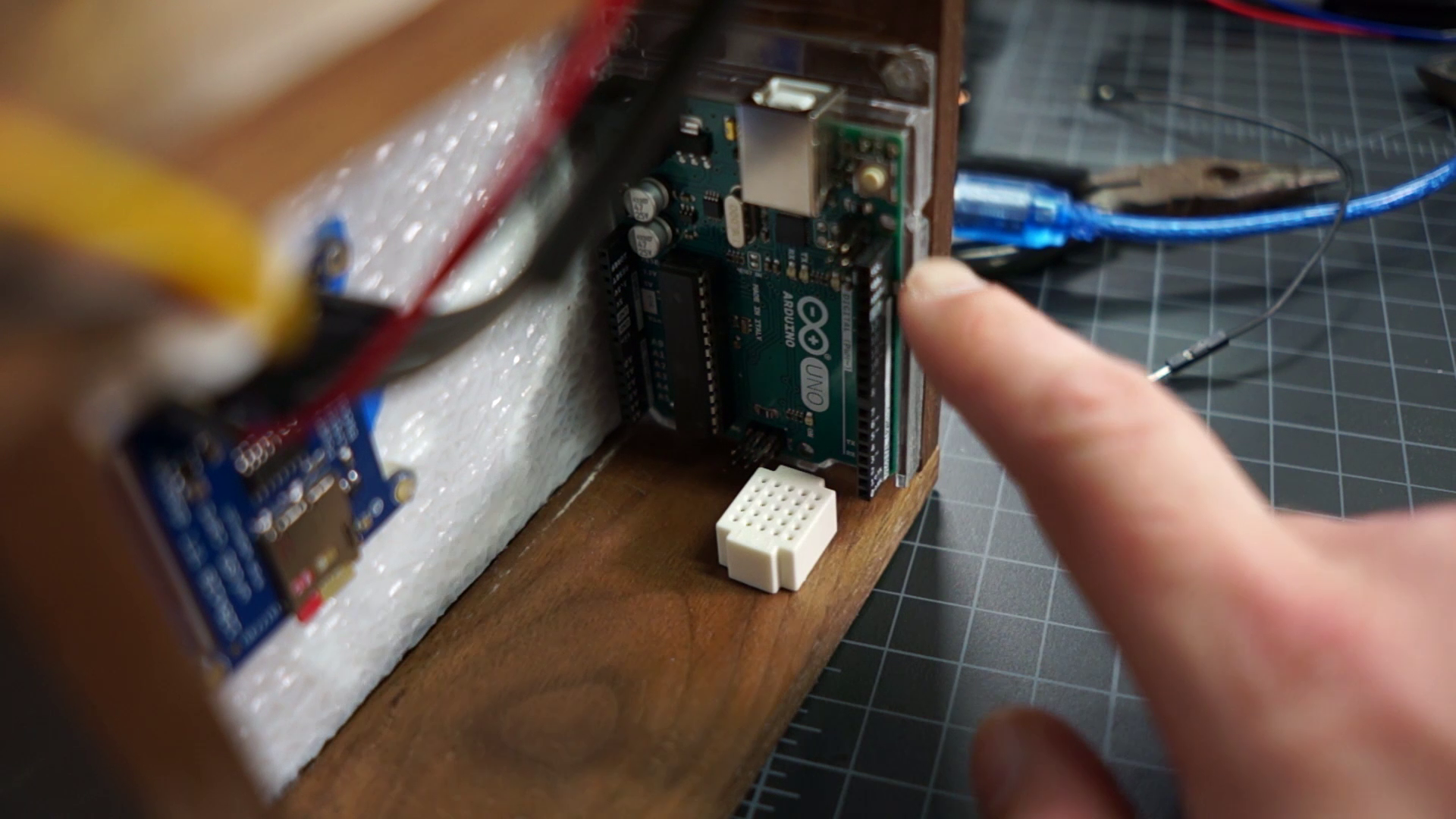 Dovetailed Arduino Humidity Sensor : 7 Steps (with Pictures) - Instructables
