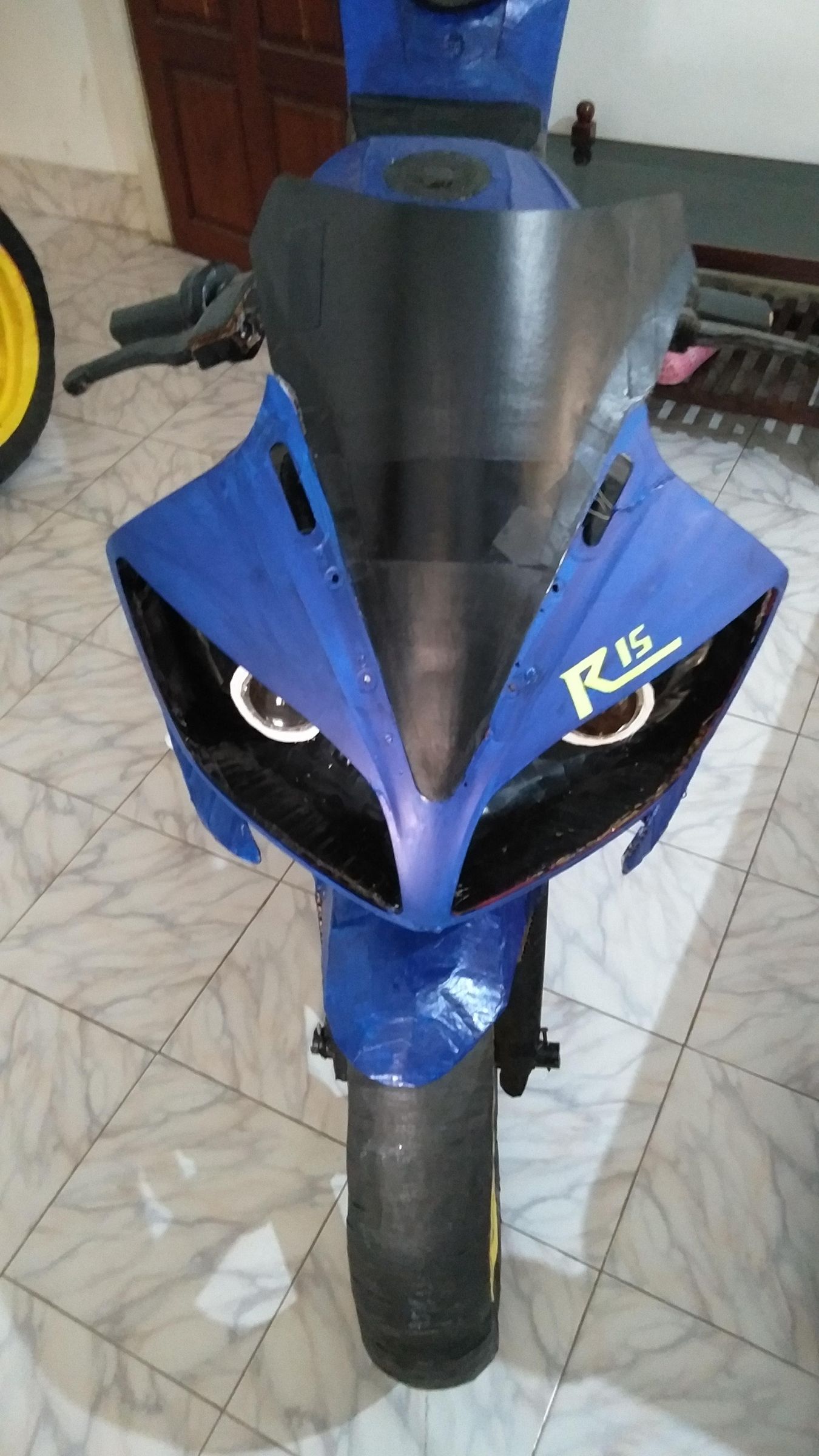 Yamaha R15 Bike Lifesize Model Made Entirely Out of Cardboard : 5 Steps ...