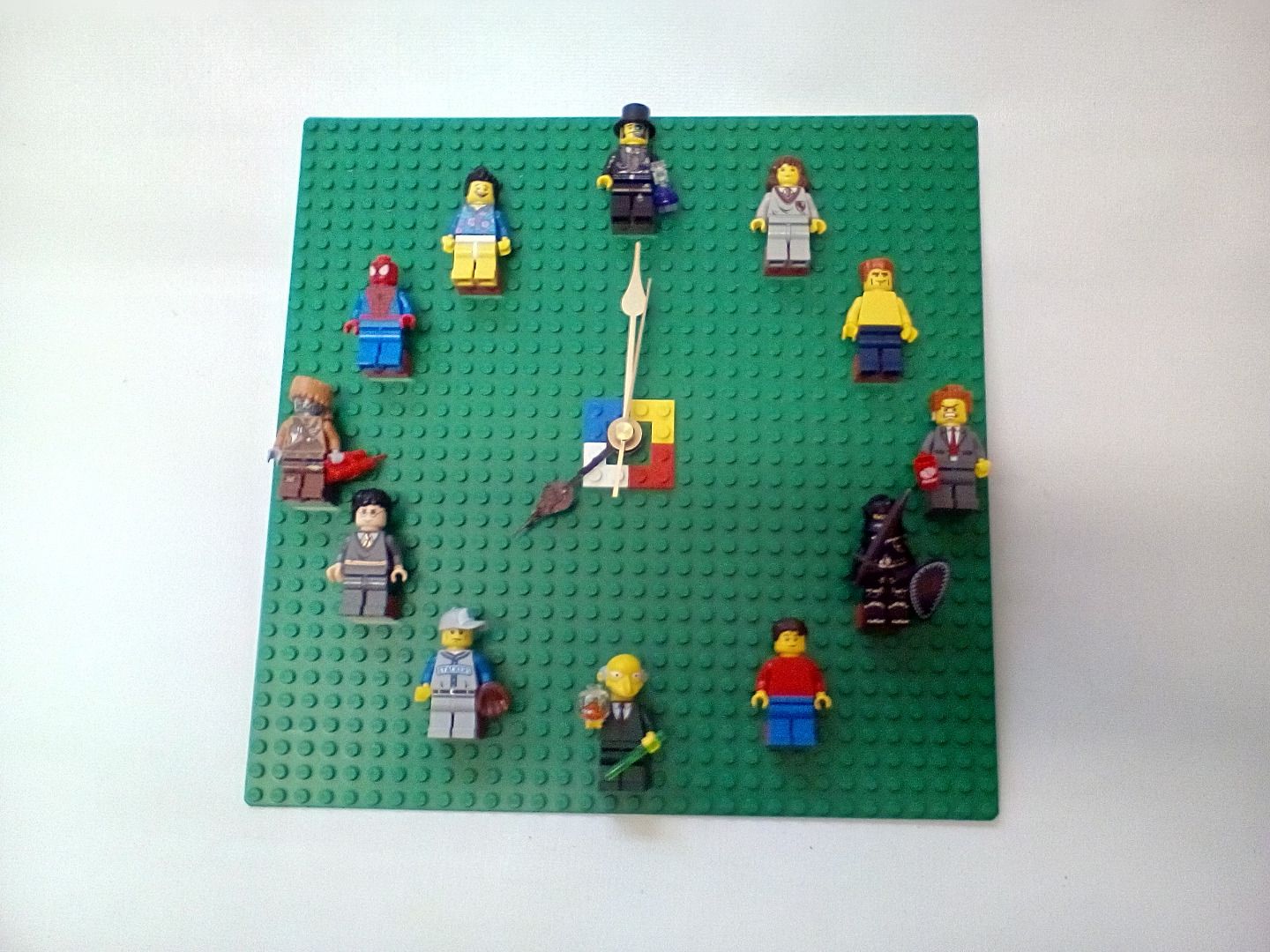 Lego Minifigure Display Clock : 5 Steps (with Pictures) - Instructables