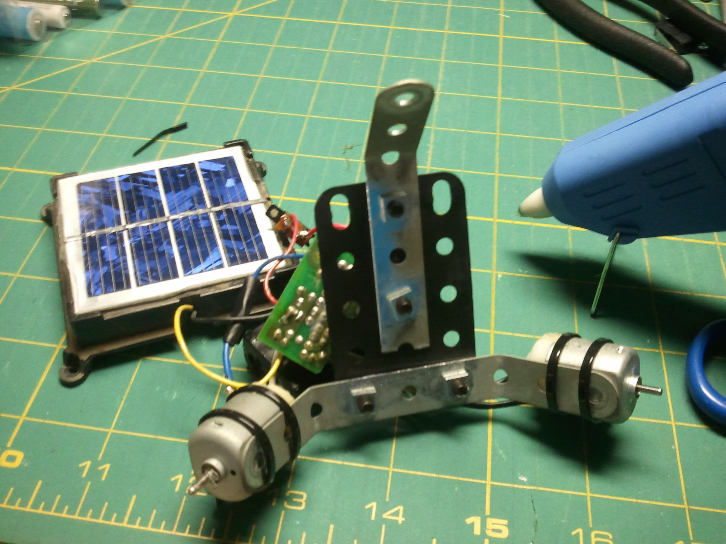 Solar Powered Robot From TRASH!!!! : 6 Steps (with Pictures ...