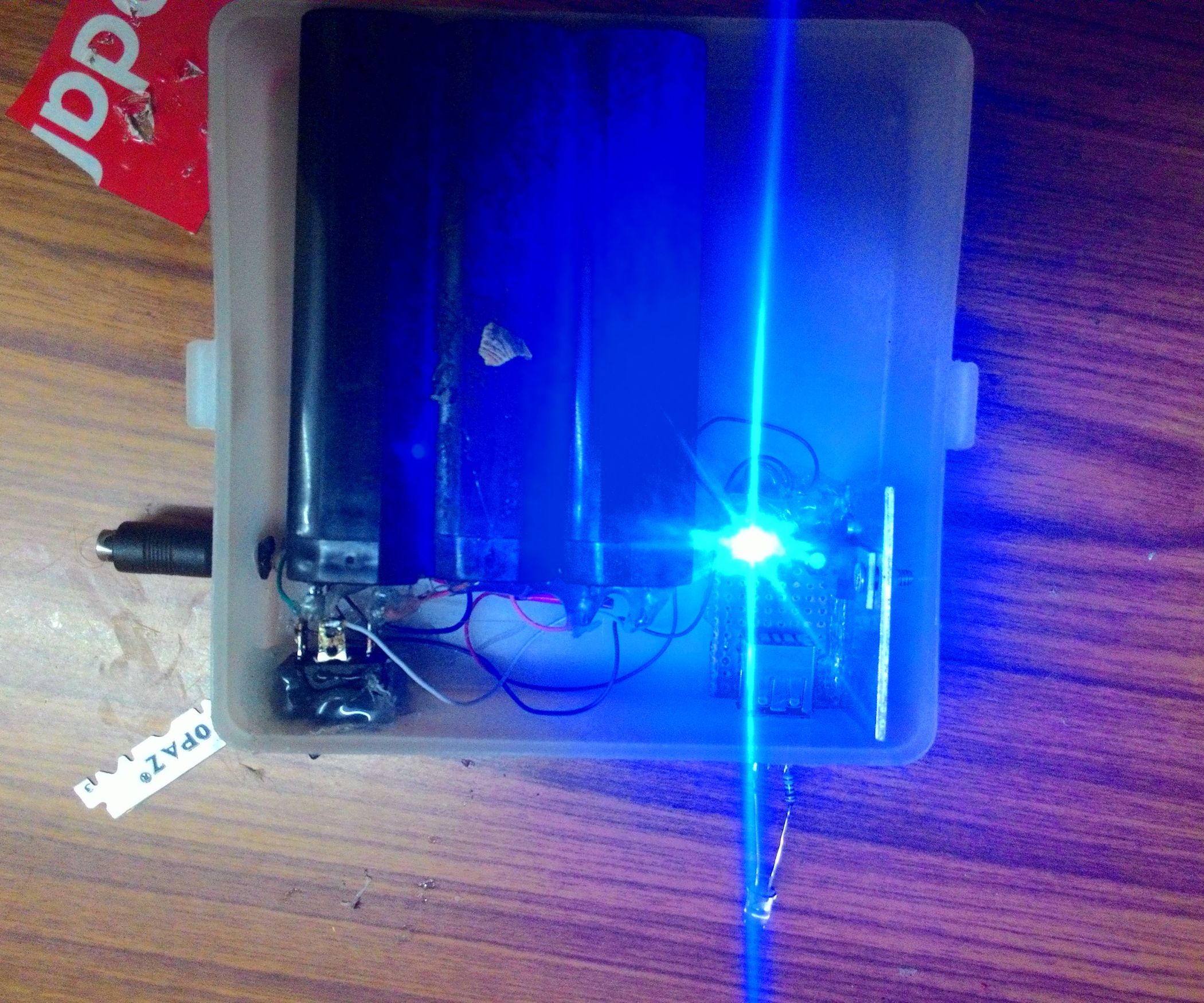 Emergency USB Charger V1.0 : 7 Steps - Instructables