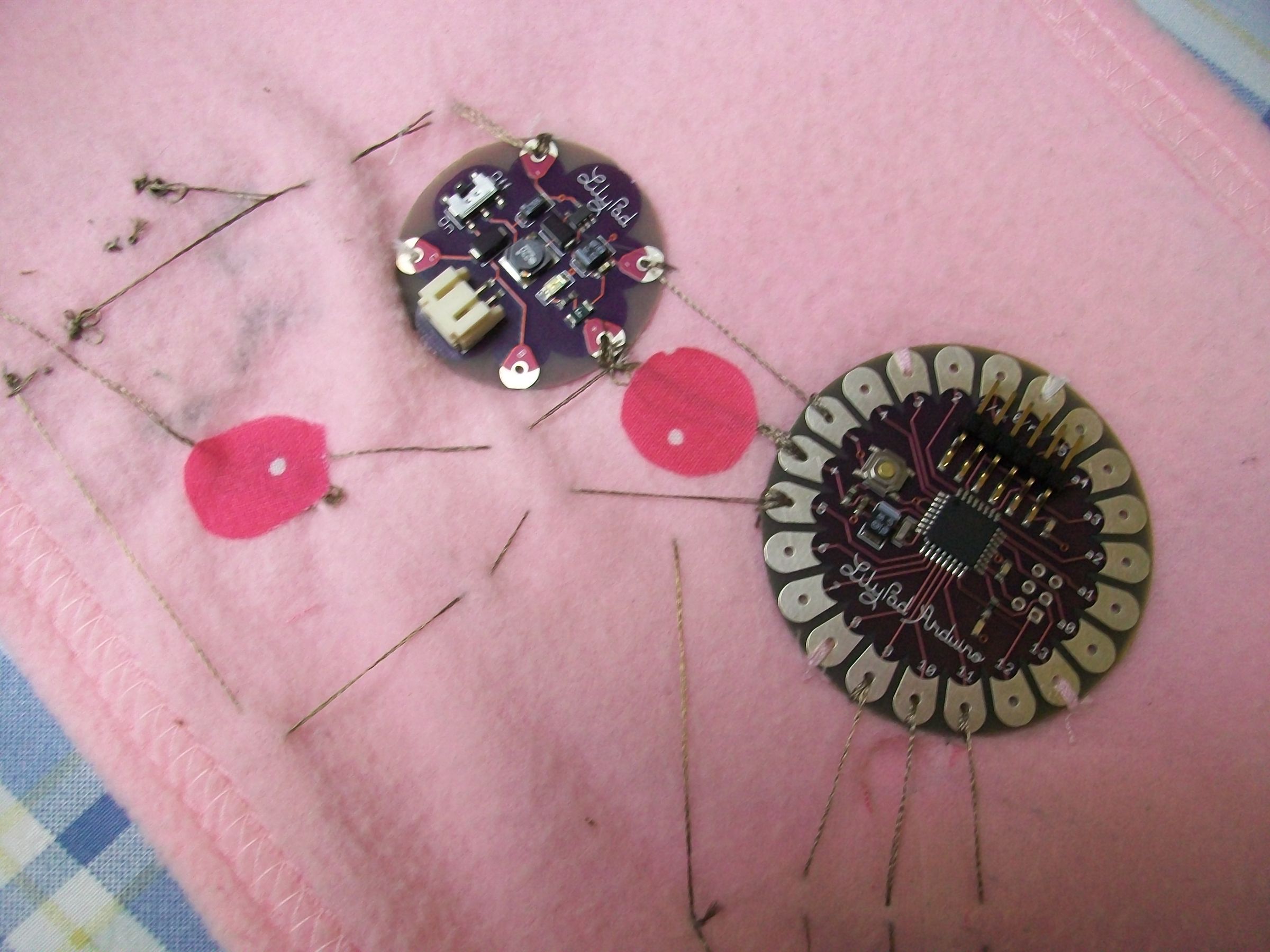Arduino Lilypad Interactive Passion Sensing Scarf : 7 Steps (with ...