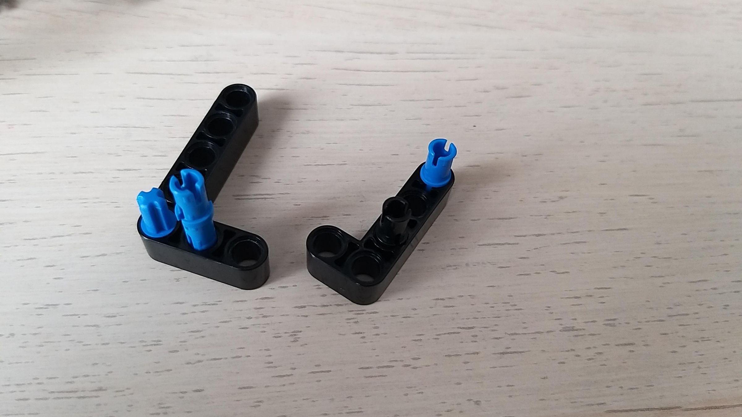 Lego Headphone Holder : 4 Steps - Instructables