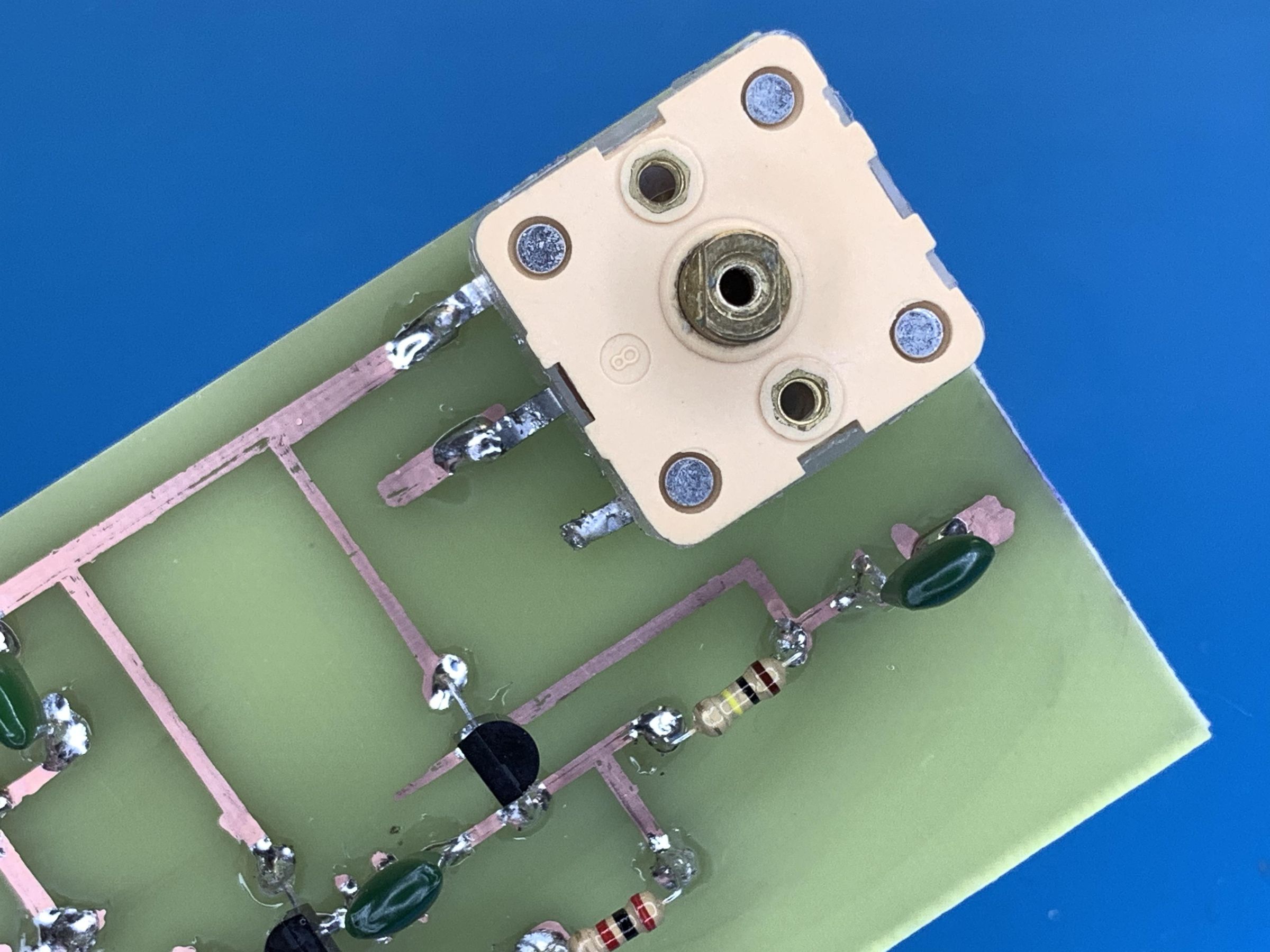 Make a Simple AM Radio : 4 Steps - Instructables