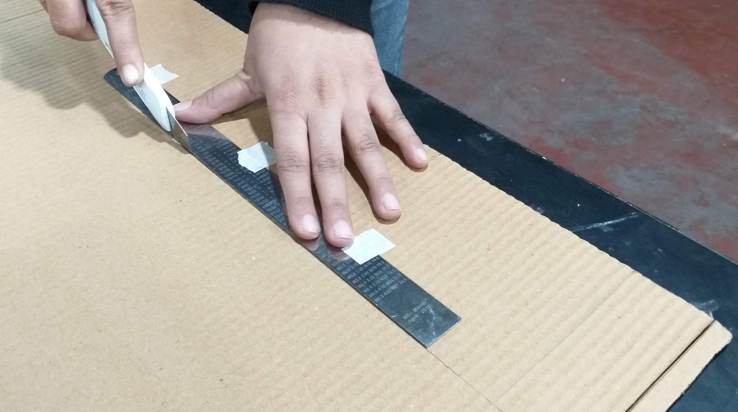 Cardboard Book Stand : 8 Steps (with Pictures) - Instructables