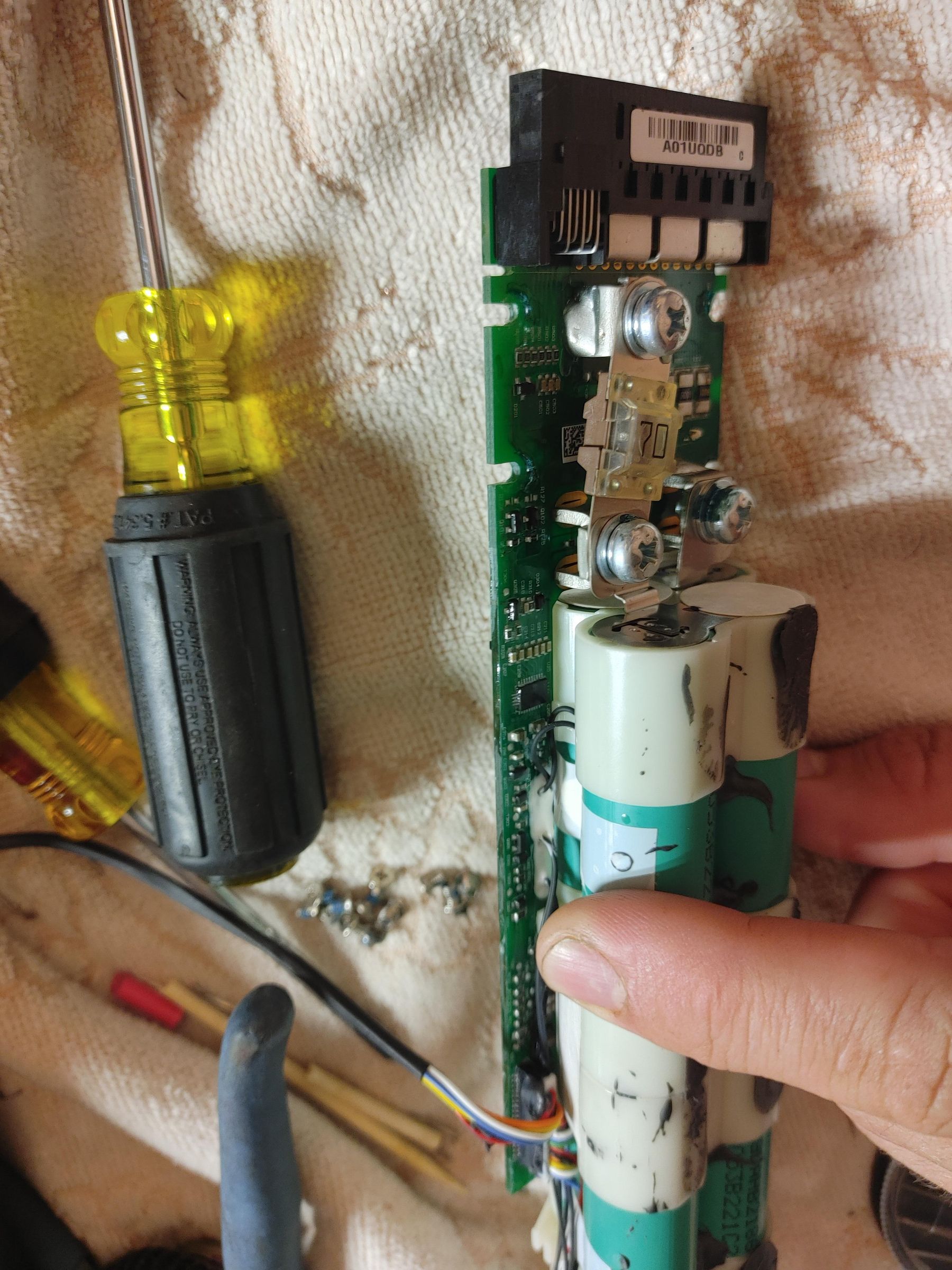 Reusing Laptop Batteries : 10 Steps - Instructables