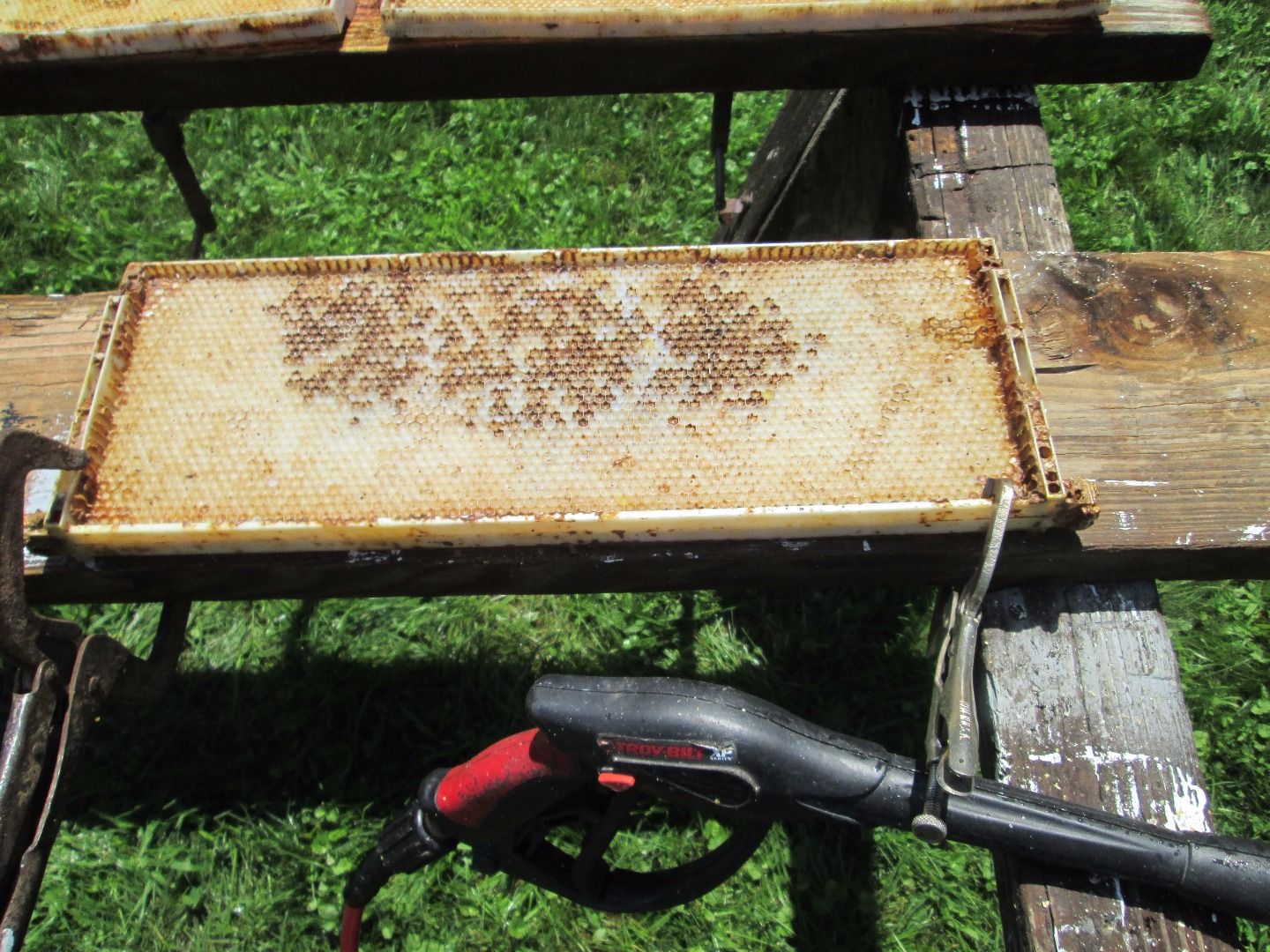 Salvaging Plastic Beehive Frames : 4 Steps - Instructables