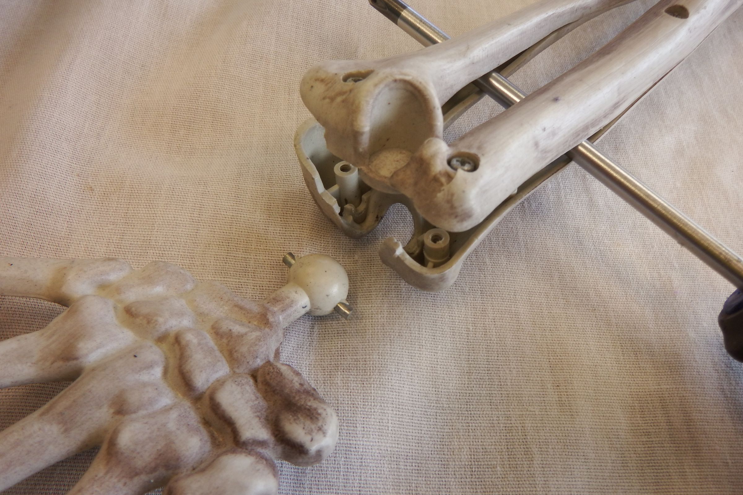 Hack and Repair Plastic Halloween Skeletons : 9 Steps - Instructables