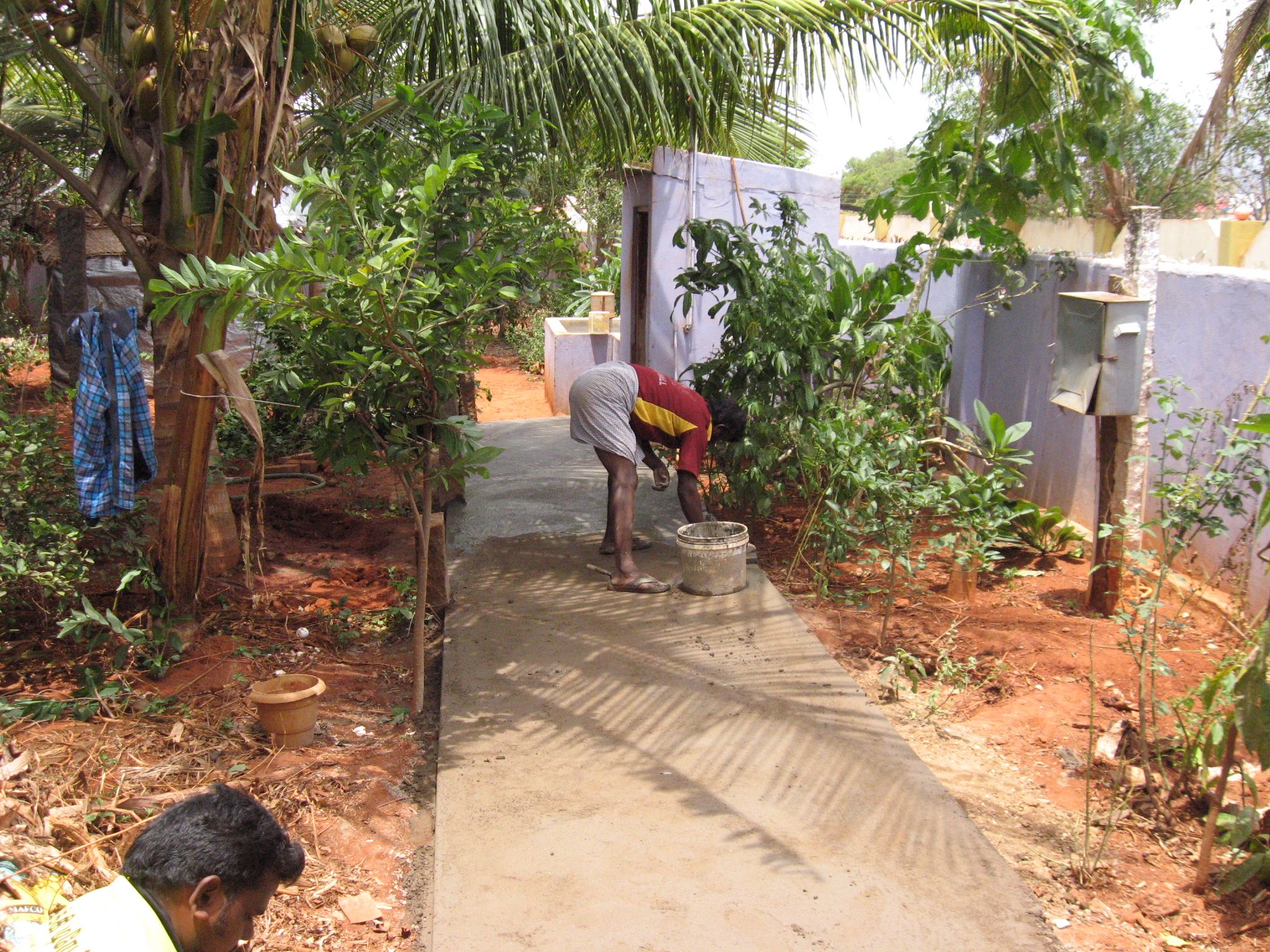 Home Improvement : Constructing a Paved Footpath in the Kitchen Garden ...