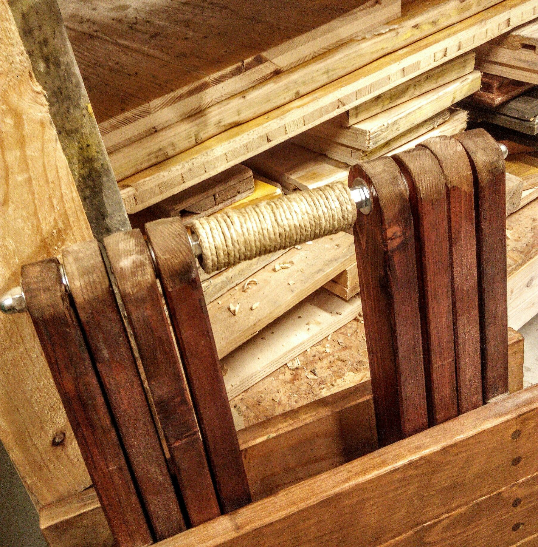 Small Folding Table [UPDATED] : 10 Steps (with Pictures) - Instructables