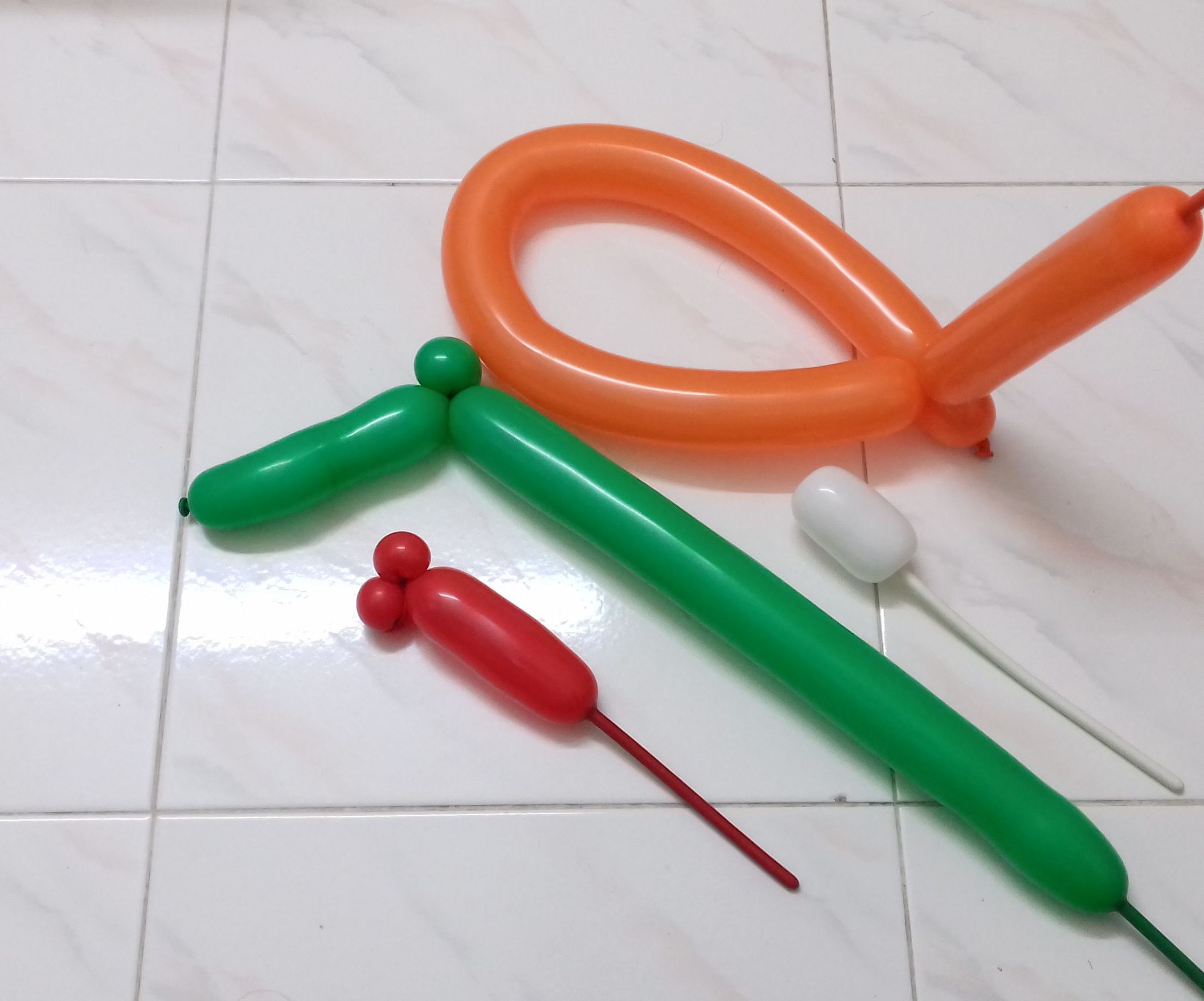 Balloon Twisting- Basic Skills- Types of Twists : 4 Steps - Instructables