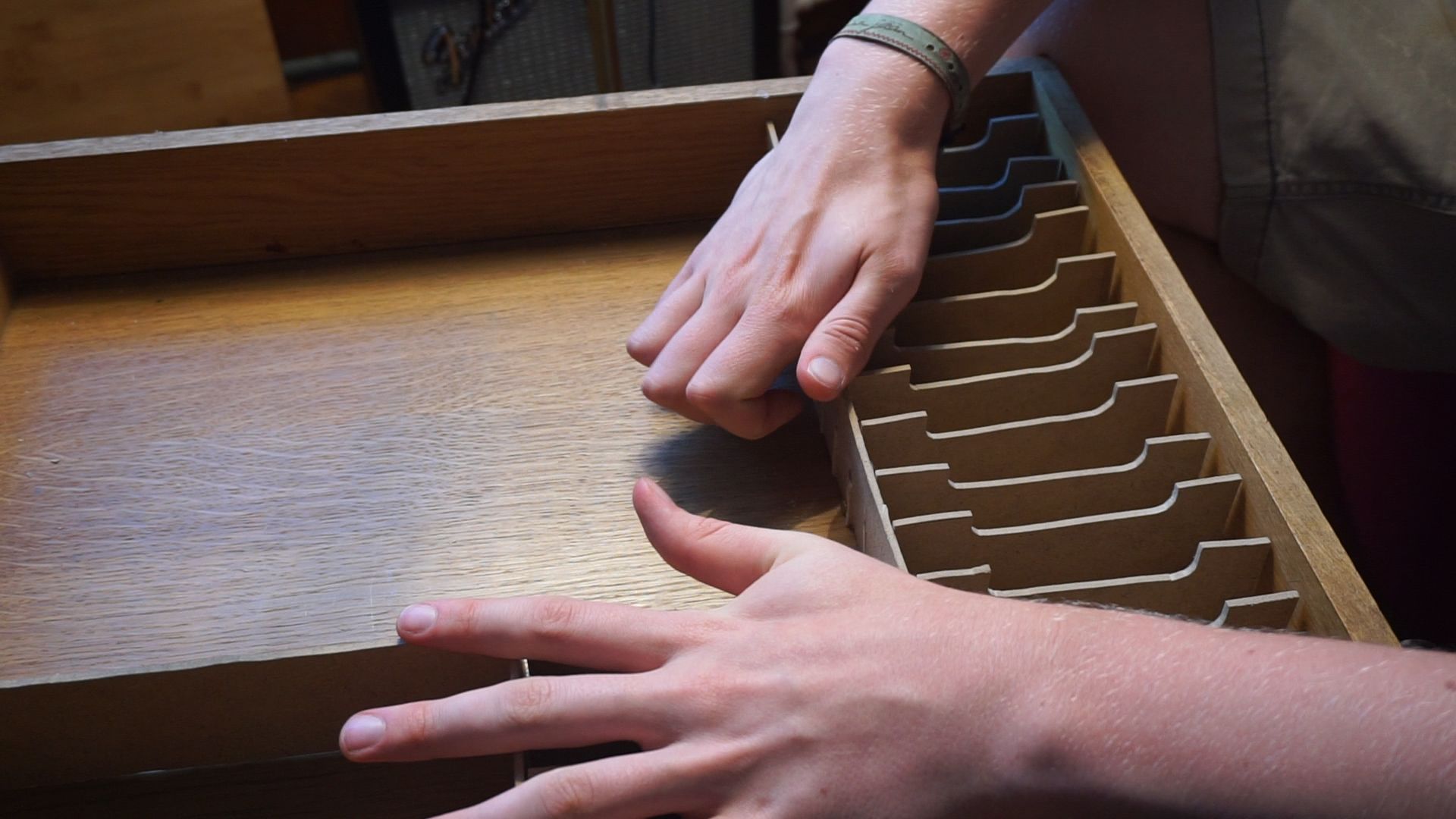 The Sleeper Electronic Components Organizer Desk : 10 Steps (with ...