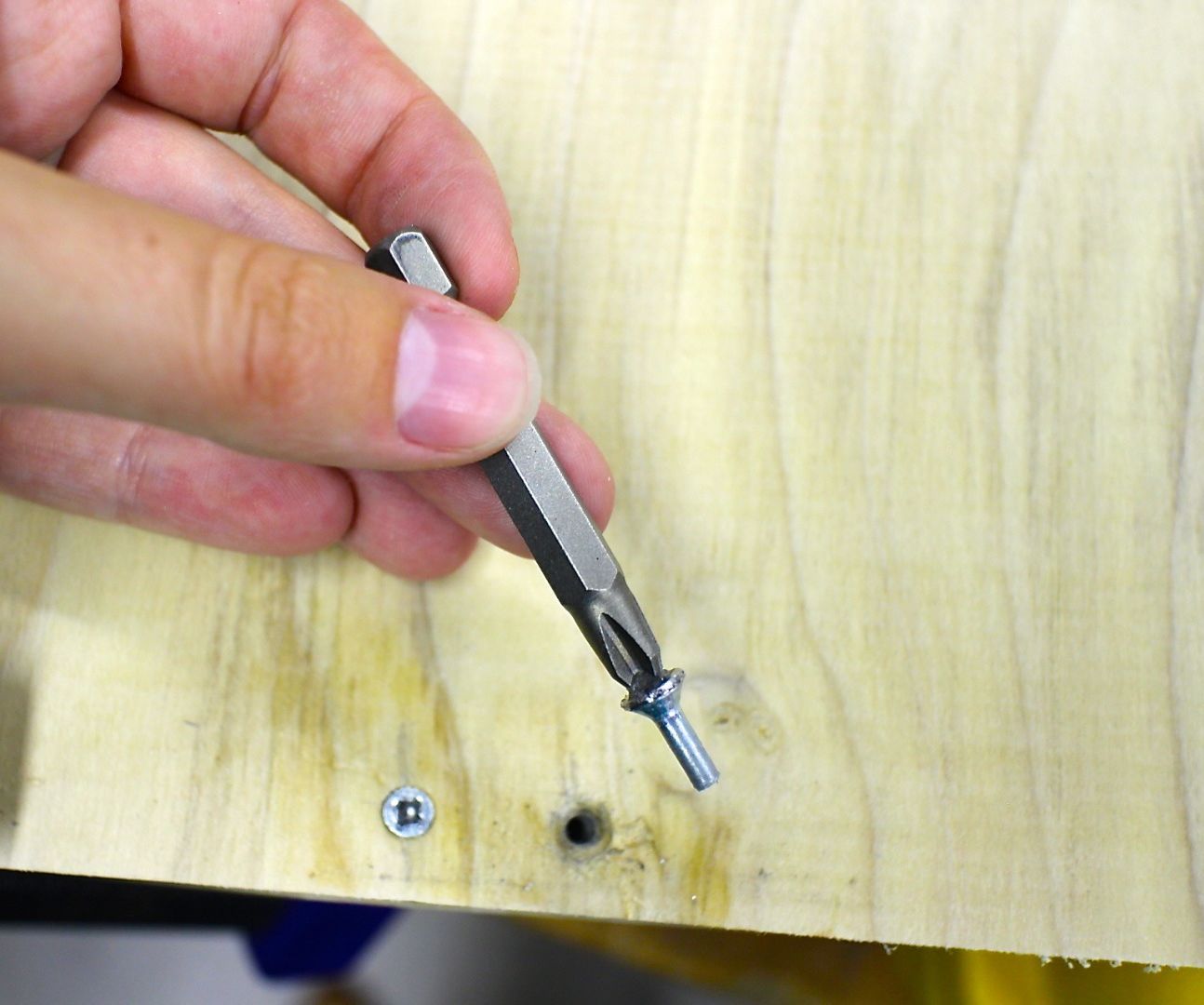 Removing a Broken Screw : 5 Steps (with Pictures) - Instructables