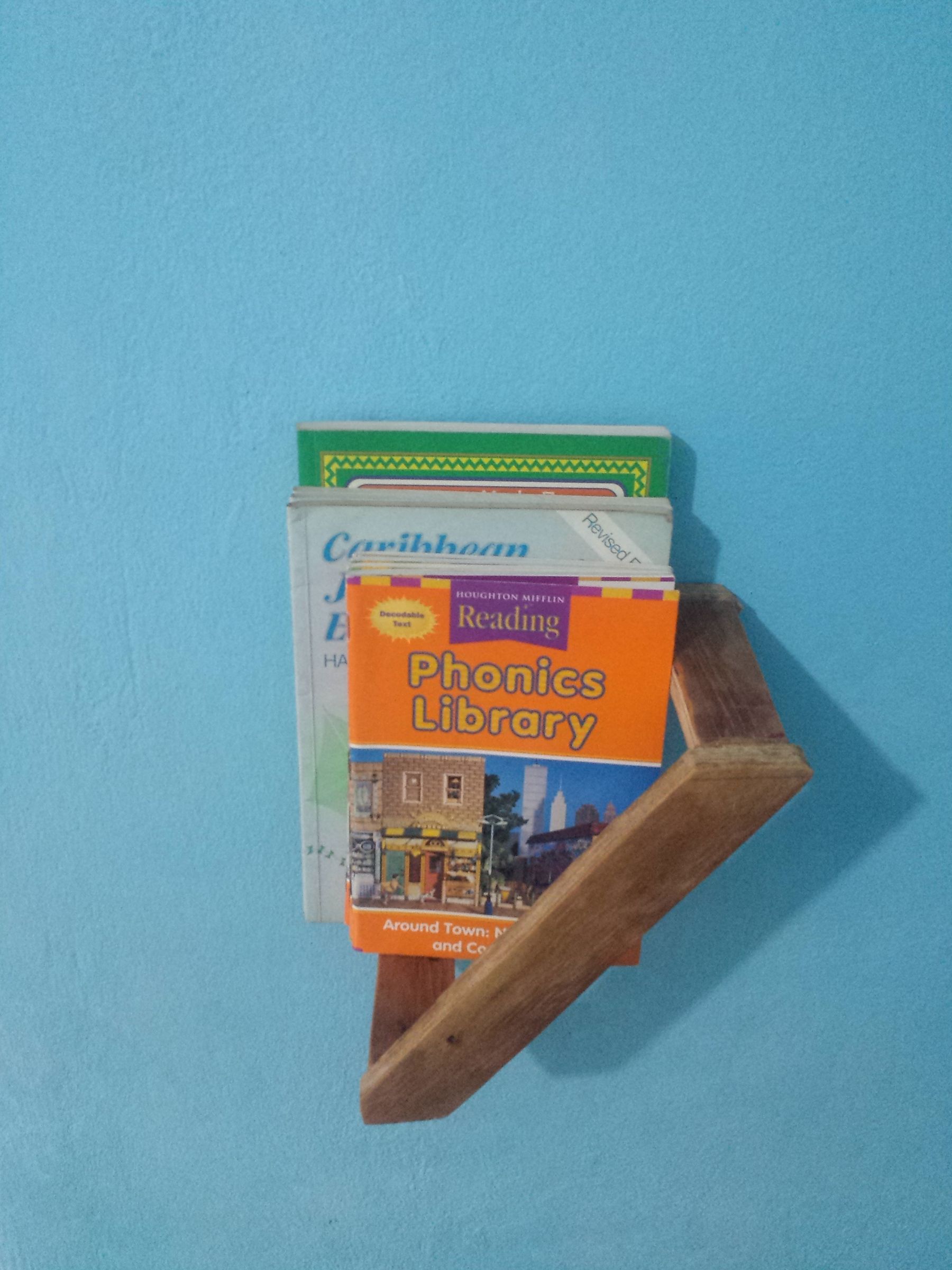 Modern Contemporary Tilt Book Shelving : 5 Steps (with Pictures ...