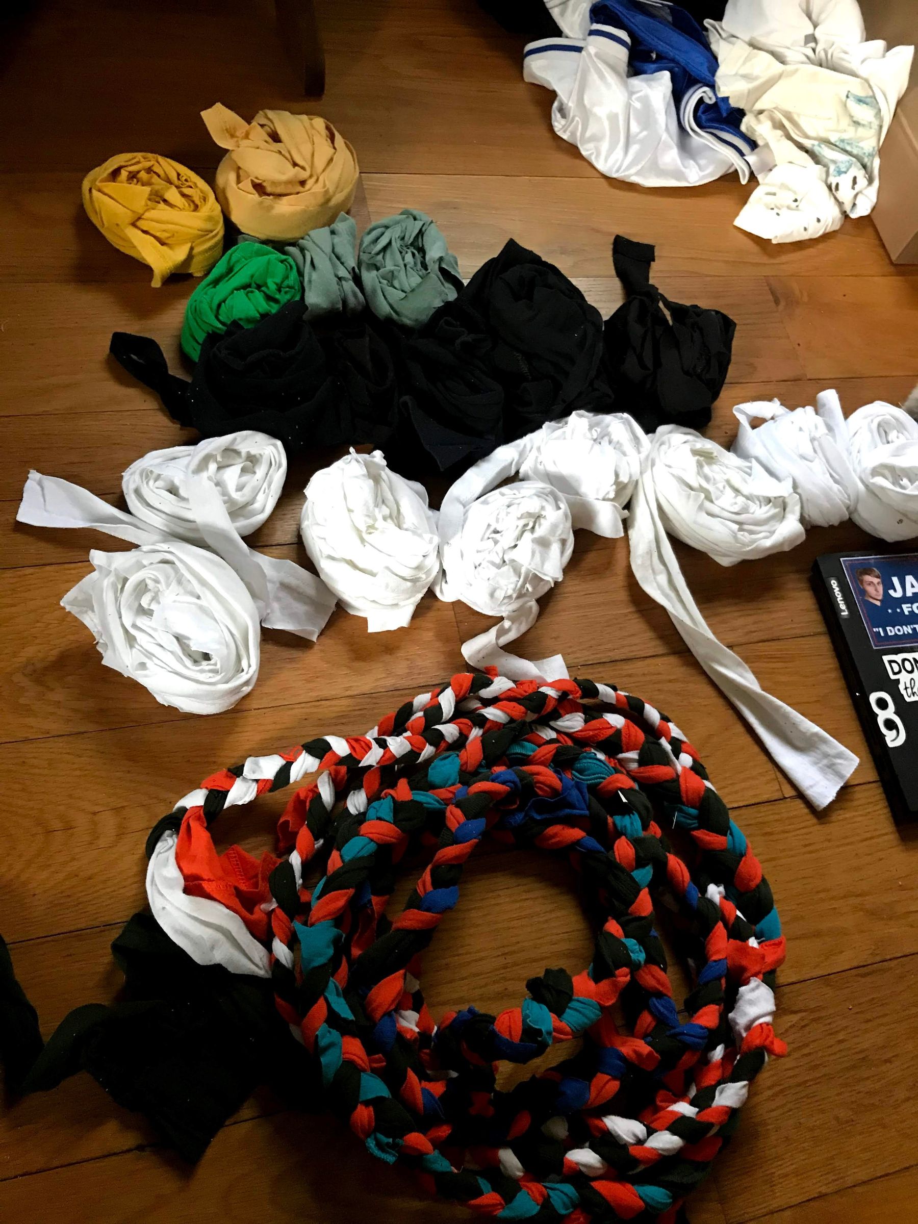 T-Shirt Scrap Rug : 3 Steps - Instructables